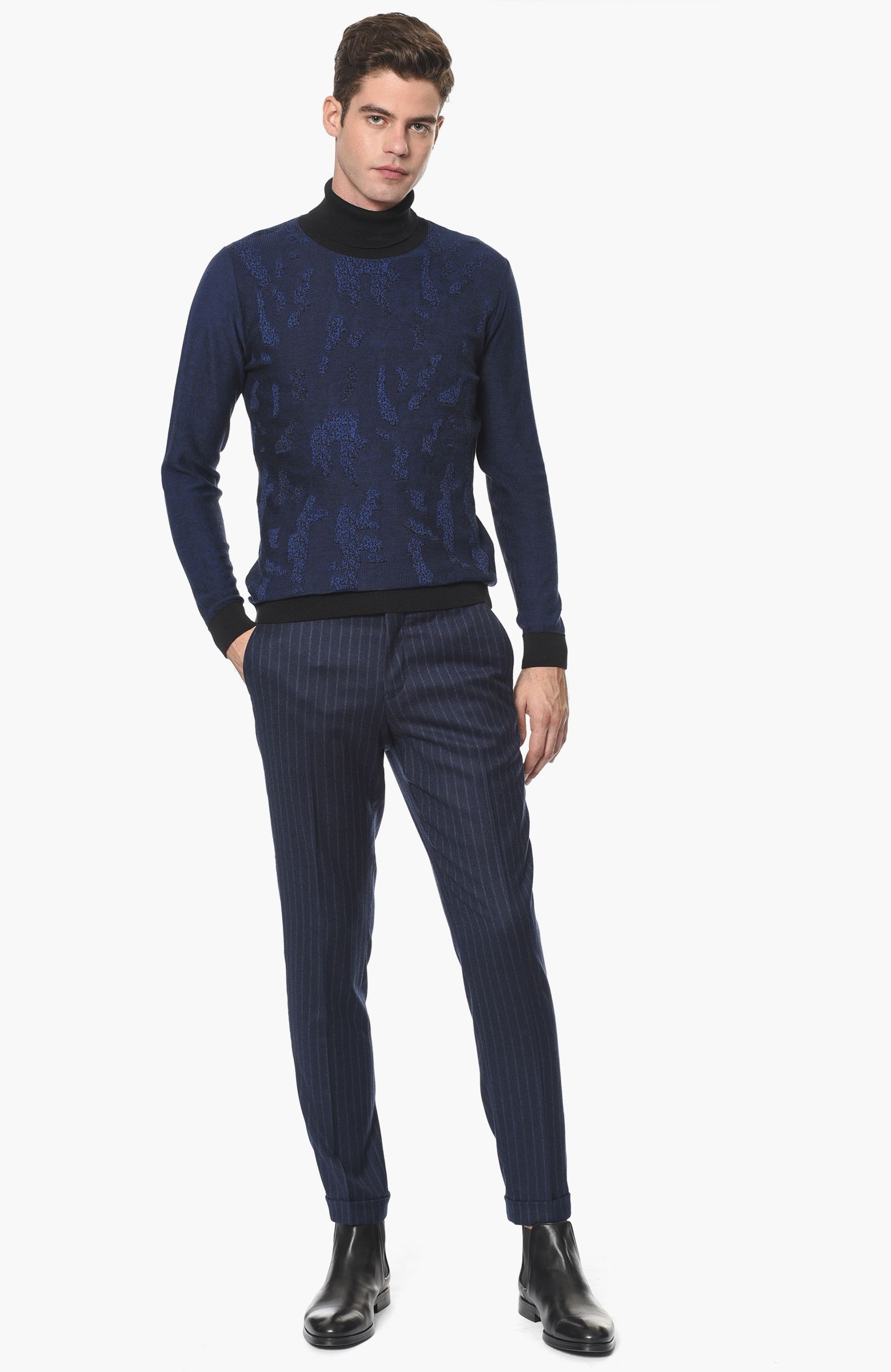 Siyah Jakarlı Kazak