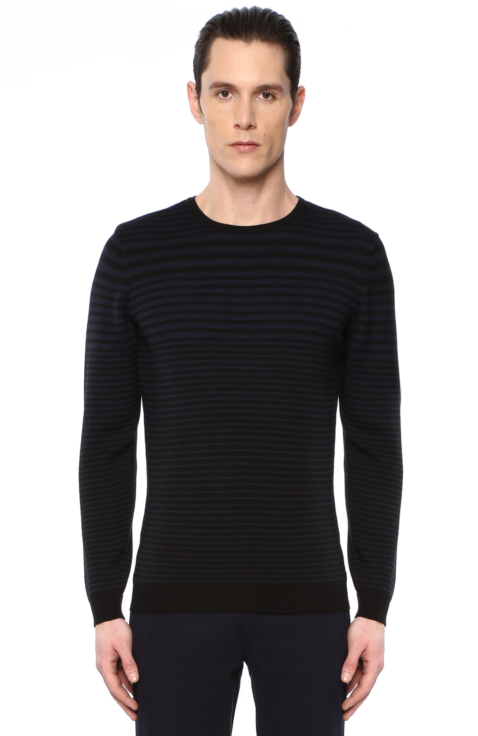 Siyah Saks Çizgili Kazak