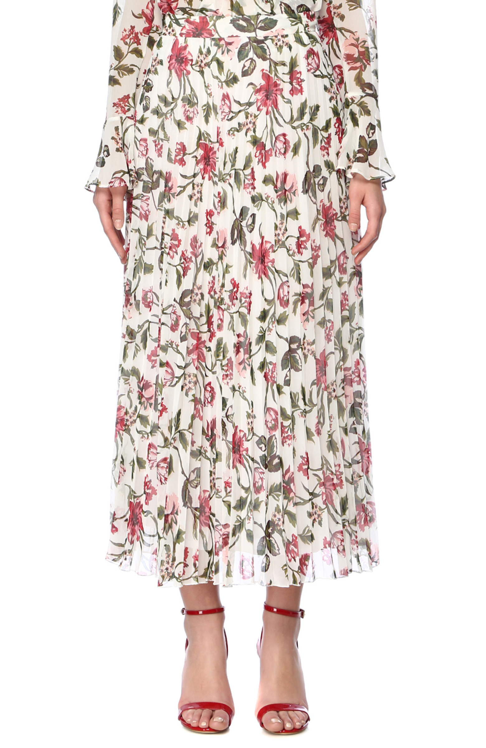 Piliseli Ekru Desen Etek Piliseli Ekru Desen Etek