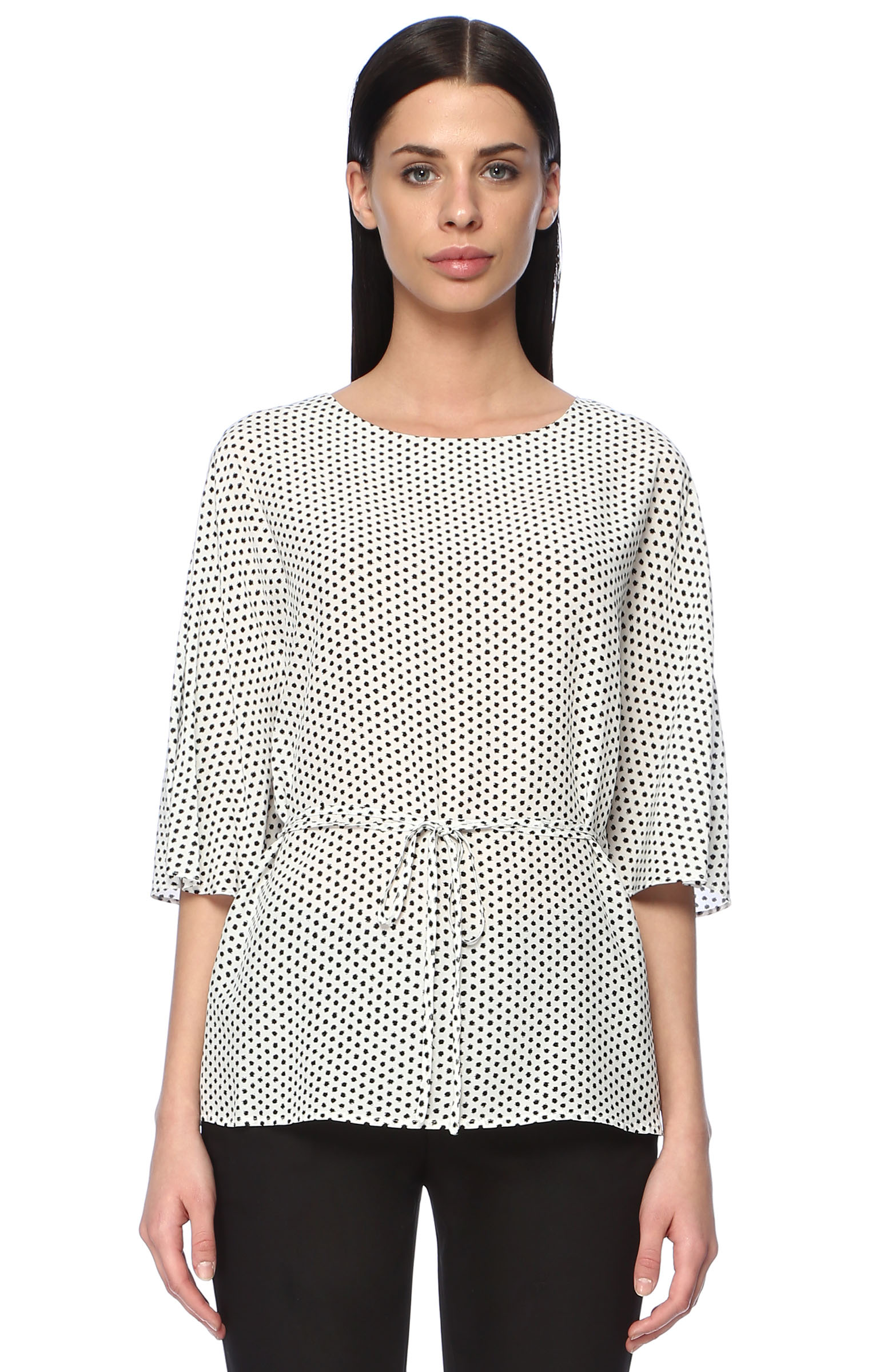 Bisiklet Yaka Beyaz Siyah Bluz Bisiklet Yaka Beyaz Siyah Bluz