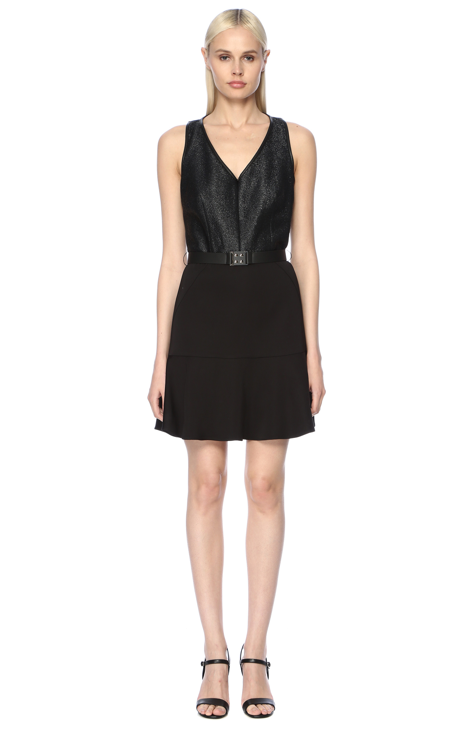 V Yaka Siyah Elbise V Yaka Siyah Elbise