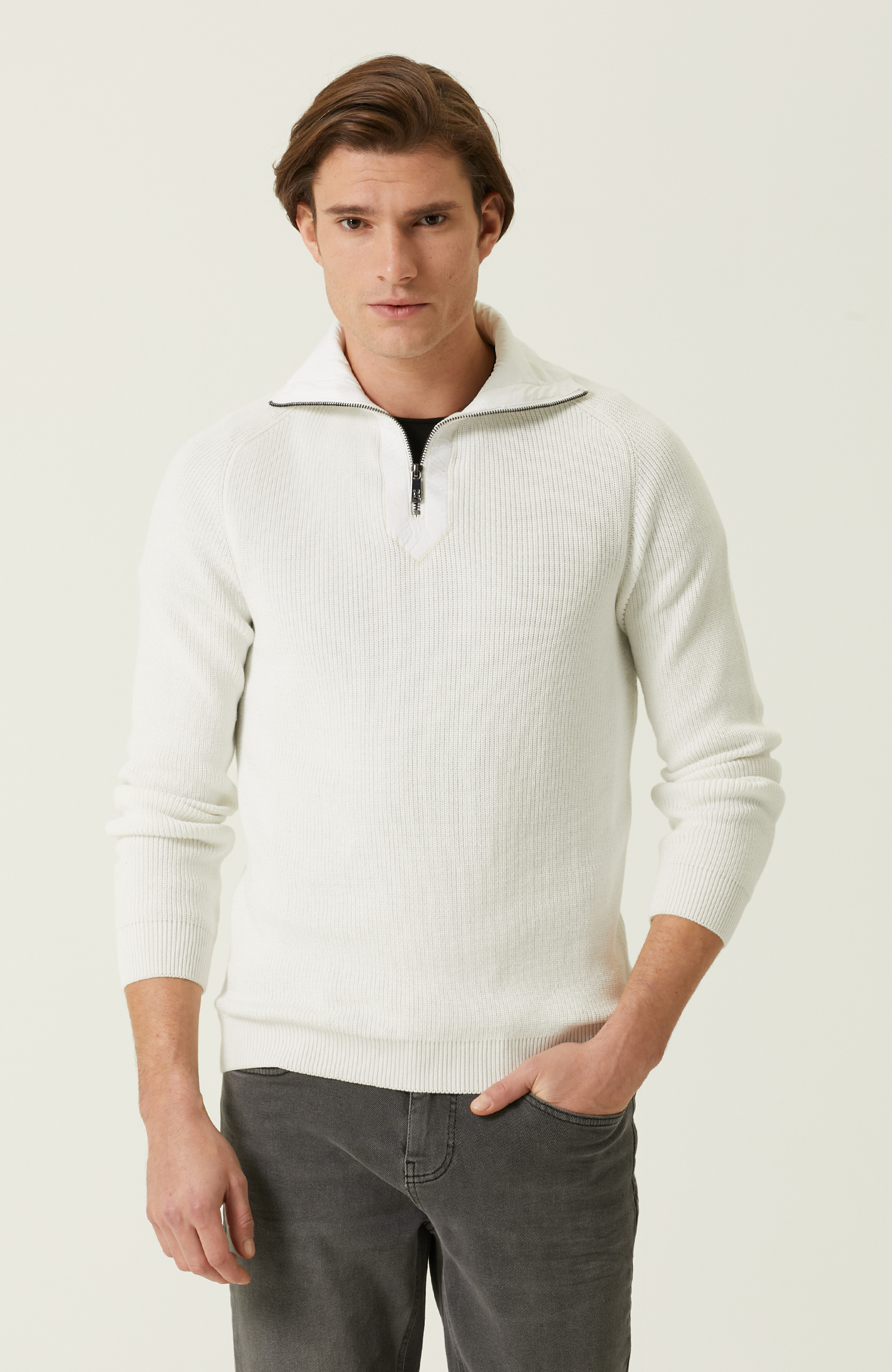 Jakarlı Slim Fit Ekru Kazak