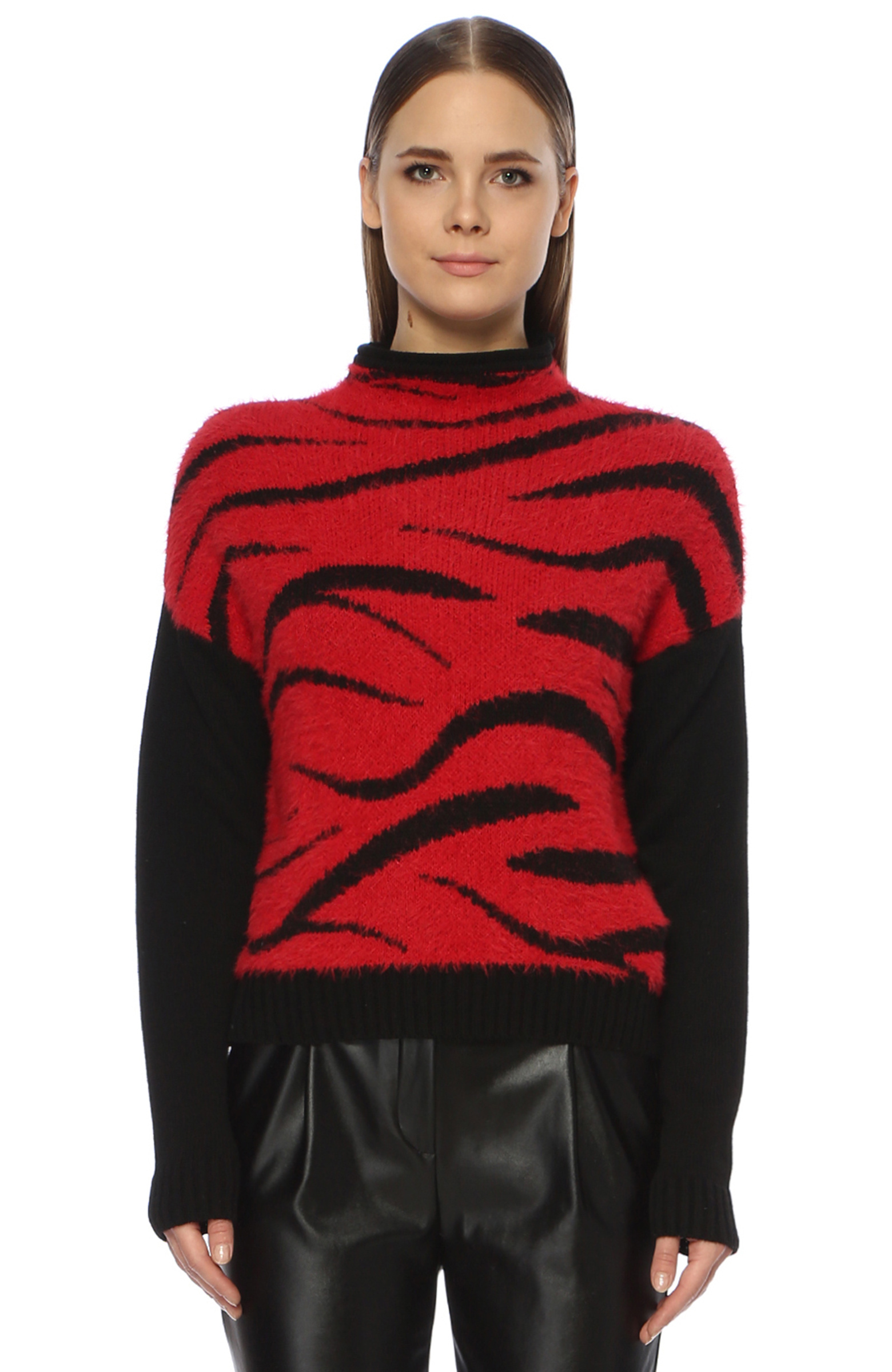 Dik Yaka Kırmızı-Siyah Triko