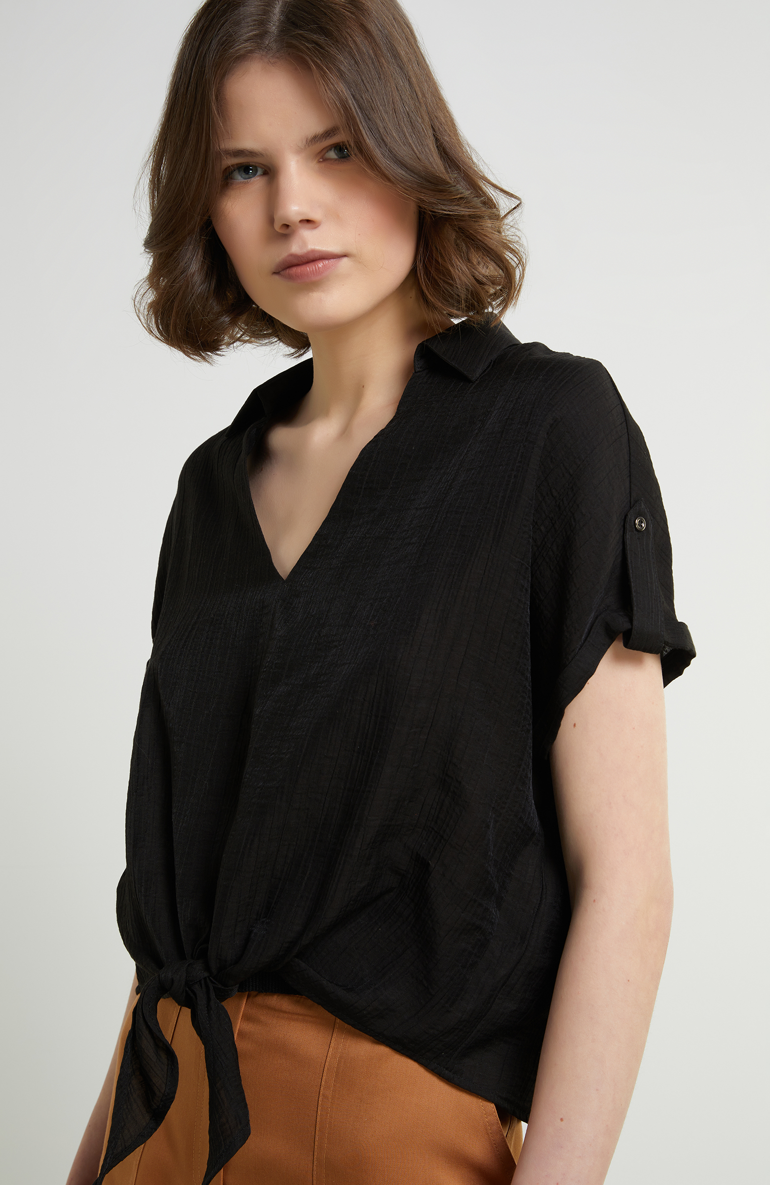 Siyah Beli Bağlamalı Bluz