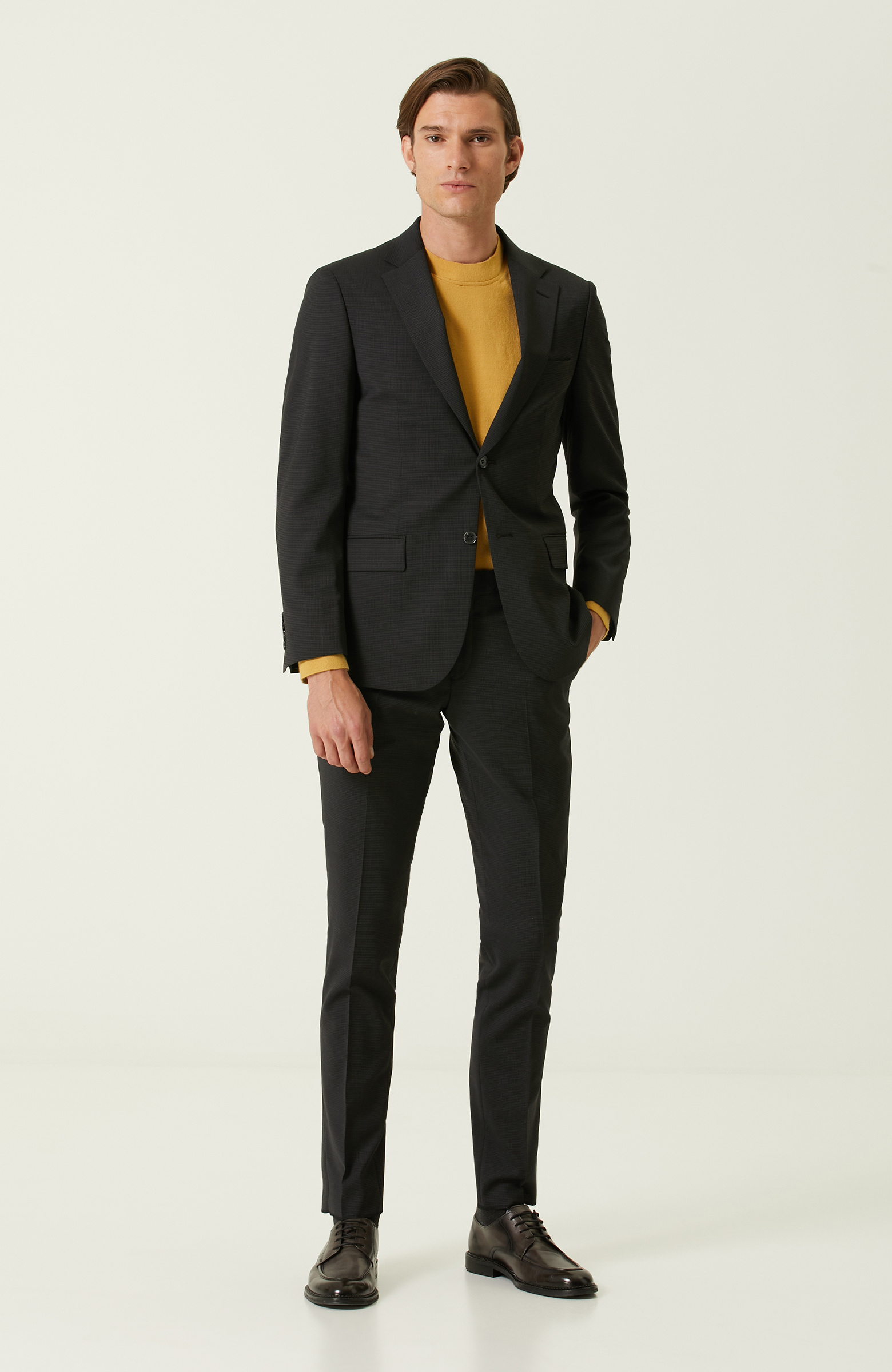 Siyah Desenli Takım Elbise