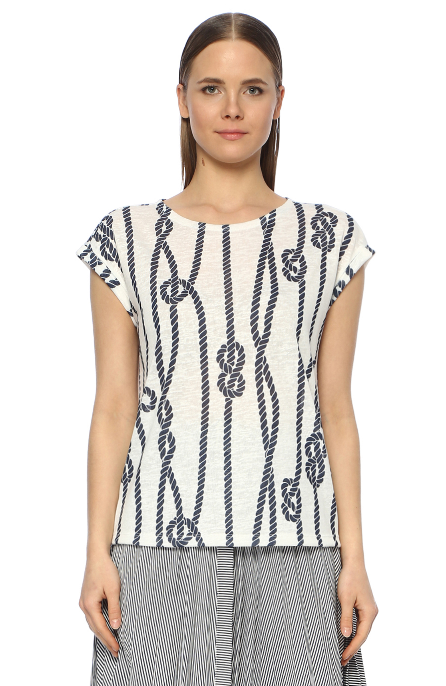 Beyaz Halat Desenli Basic T-shirt Beyaz Halat Desenli Basic T-shirt