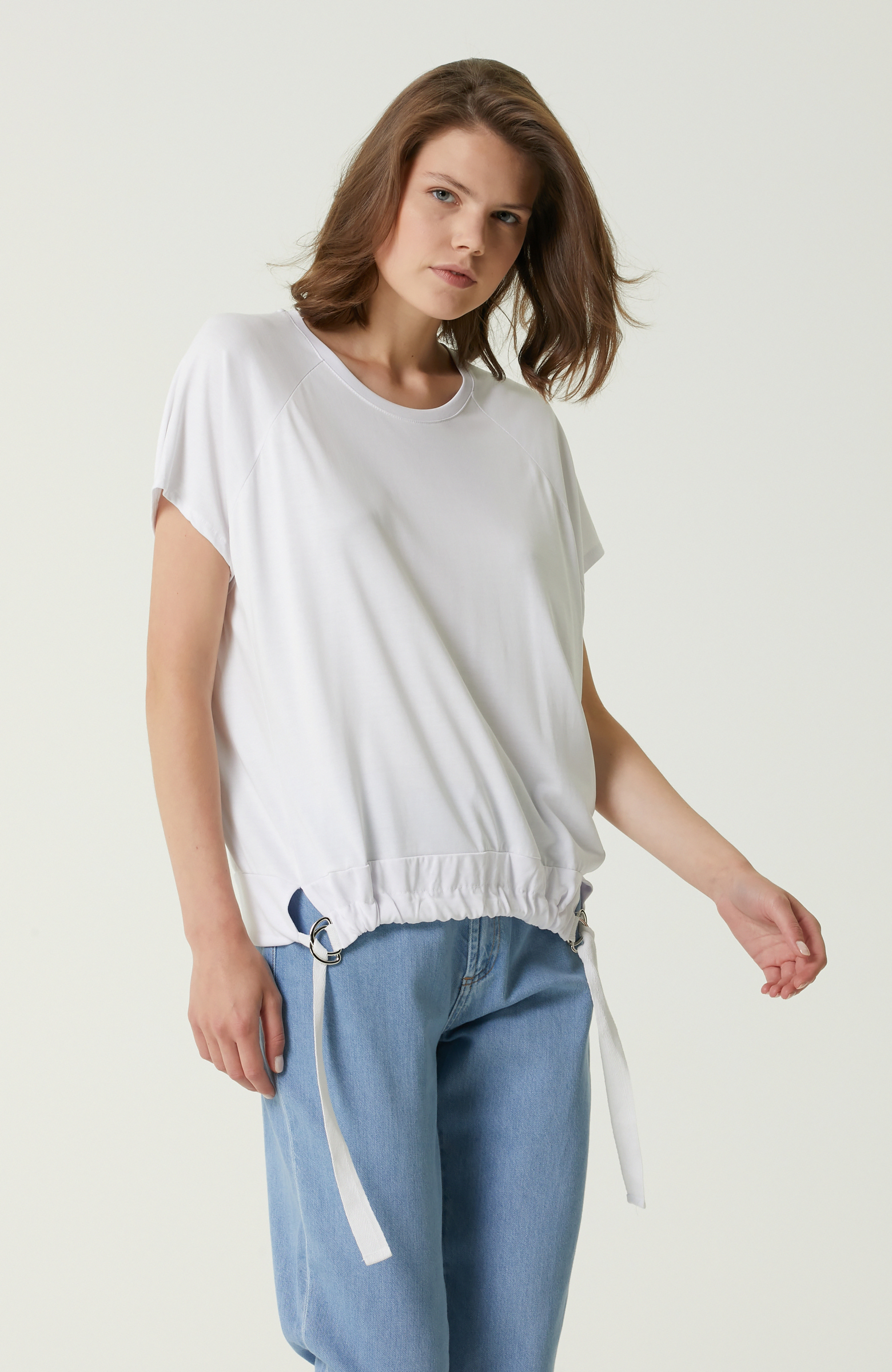 Beyaz Büzgü Detaylı T-shirt Beyaz Büzgü Detaylı T-shirt