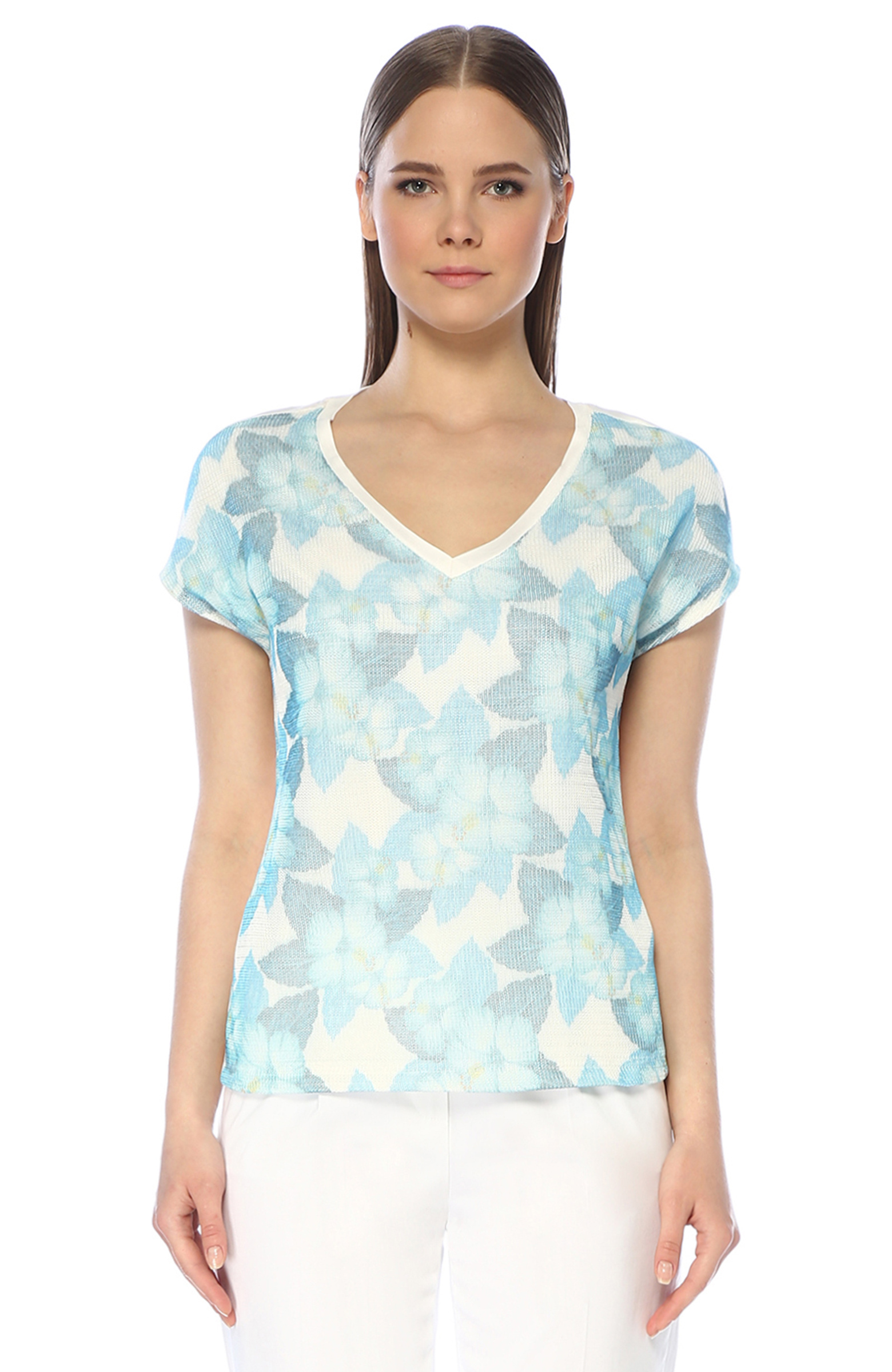 Mavi V Yaka Çiçek Desenli Payetli T-shirt Mavi V Yaka Çiçek Desenli Payetli T-shirt