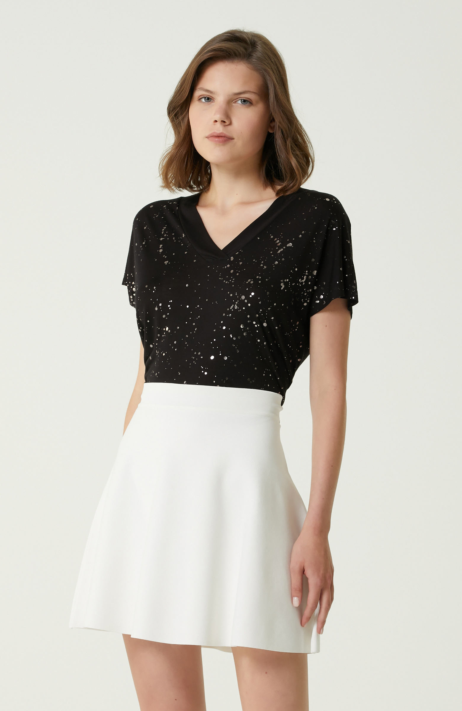 Siyah V Yaka Desenli T-shirt