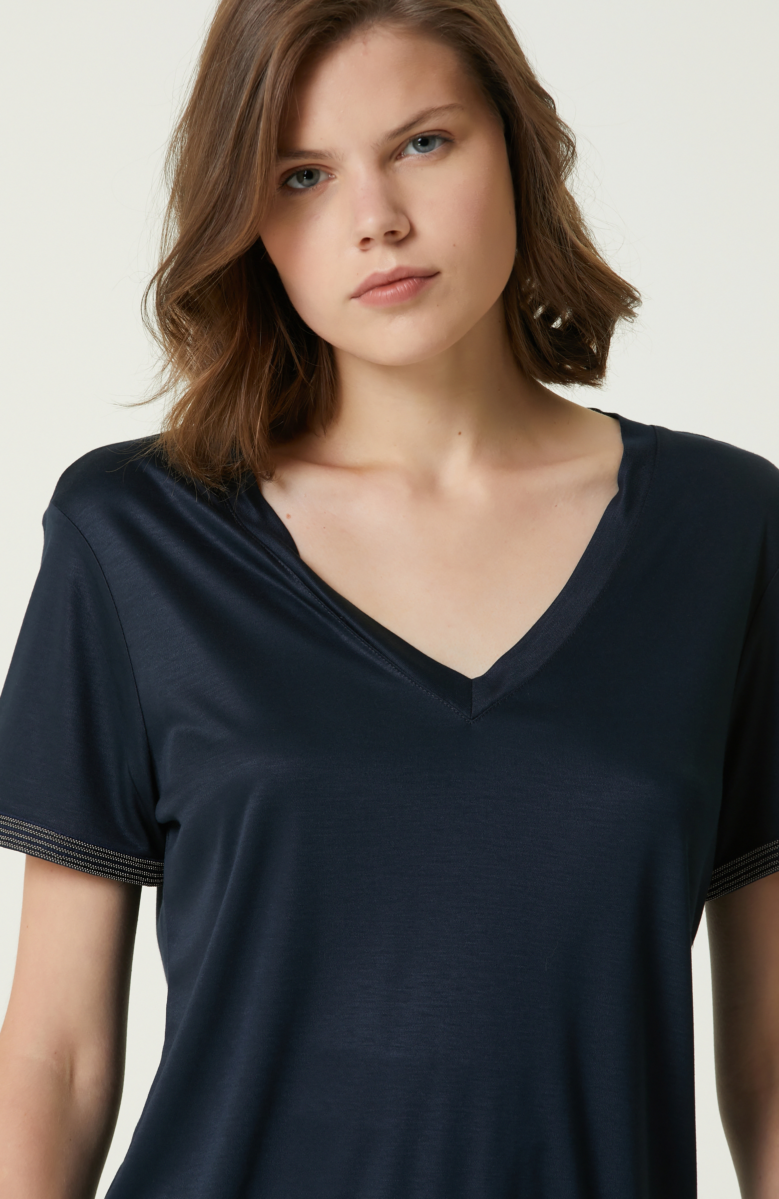 Lacivert Kuş İşlemeli Nopeli T-shirt