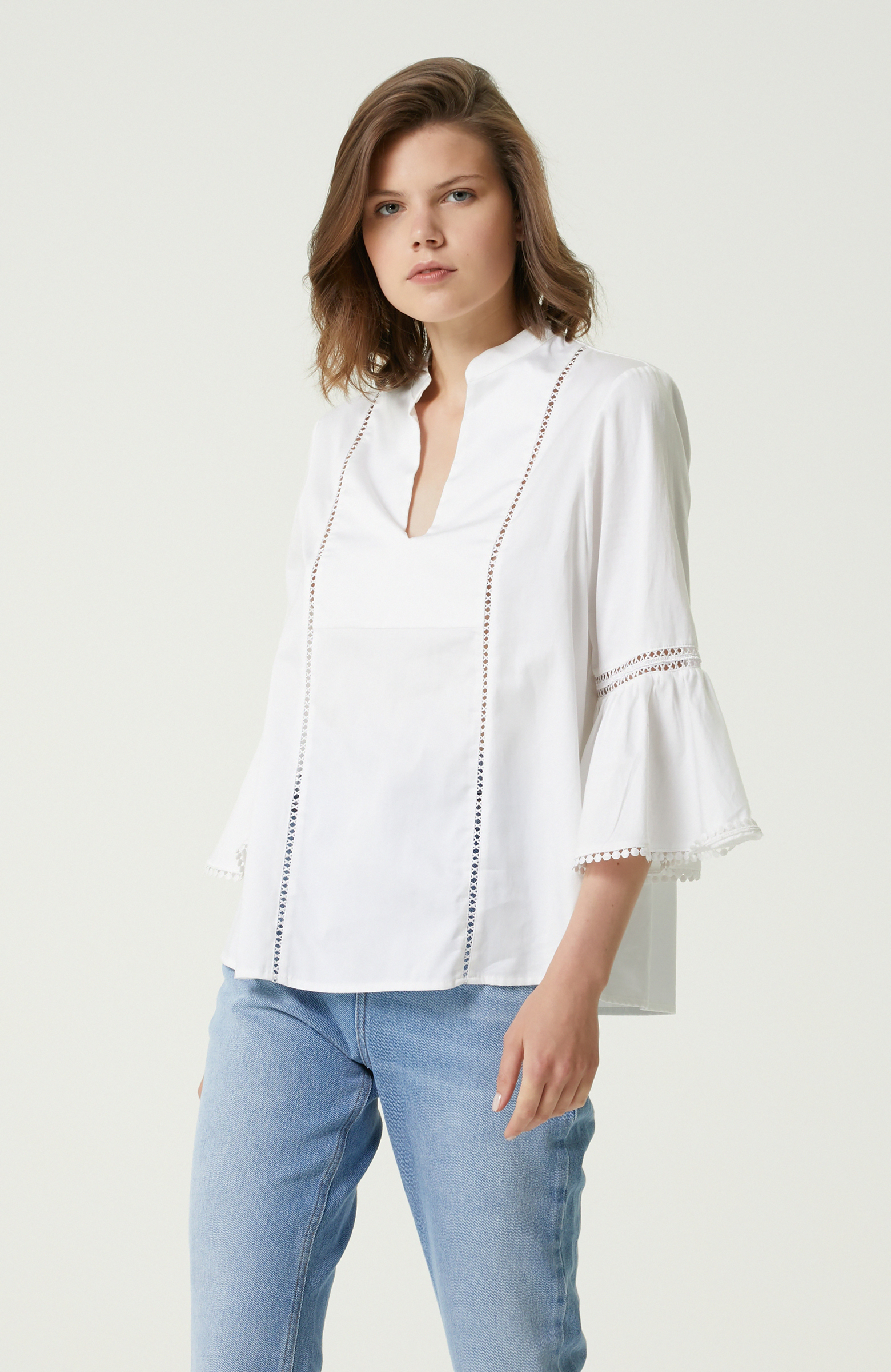 Beyaz Şerit Detaylı Bluz Beyaz Şerit Detaylı Bluz