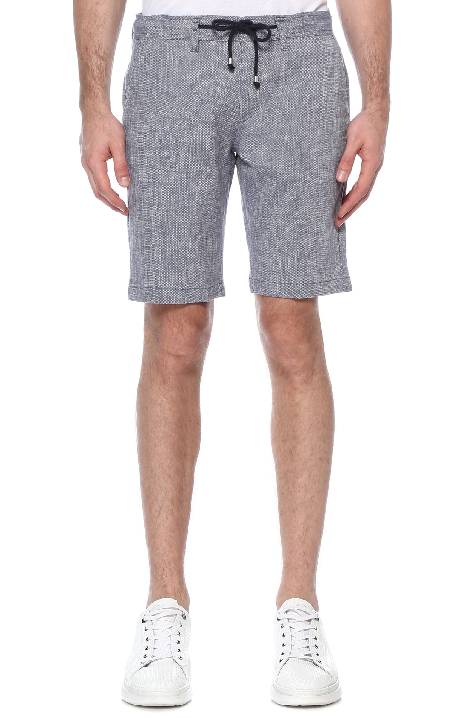 Mavi Bağcık Detaylı Şort Mavi Bağcık Detaylı Şort