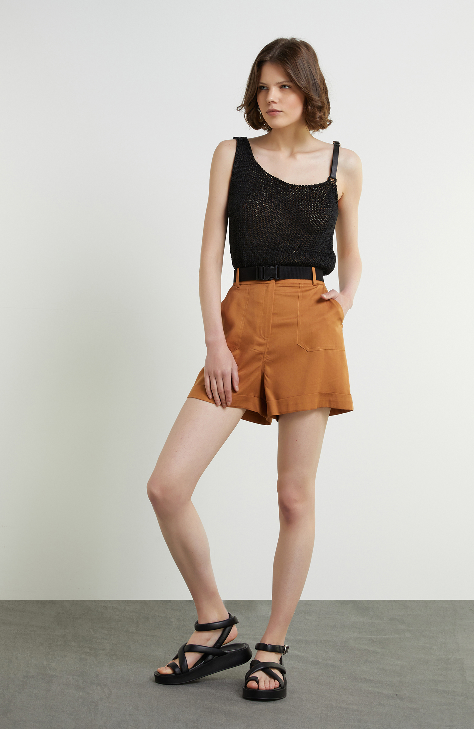 Camel Yüksek Bel Kemerli Şort