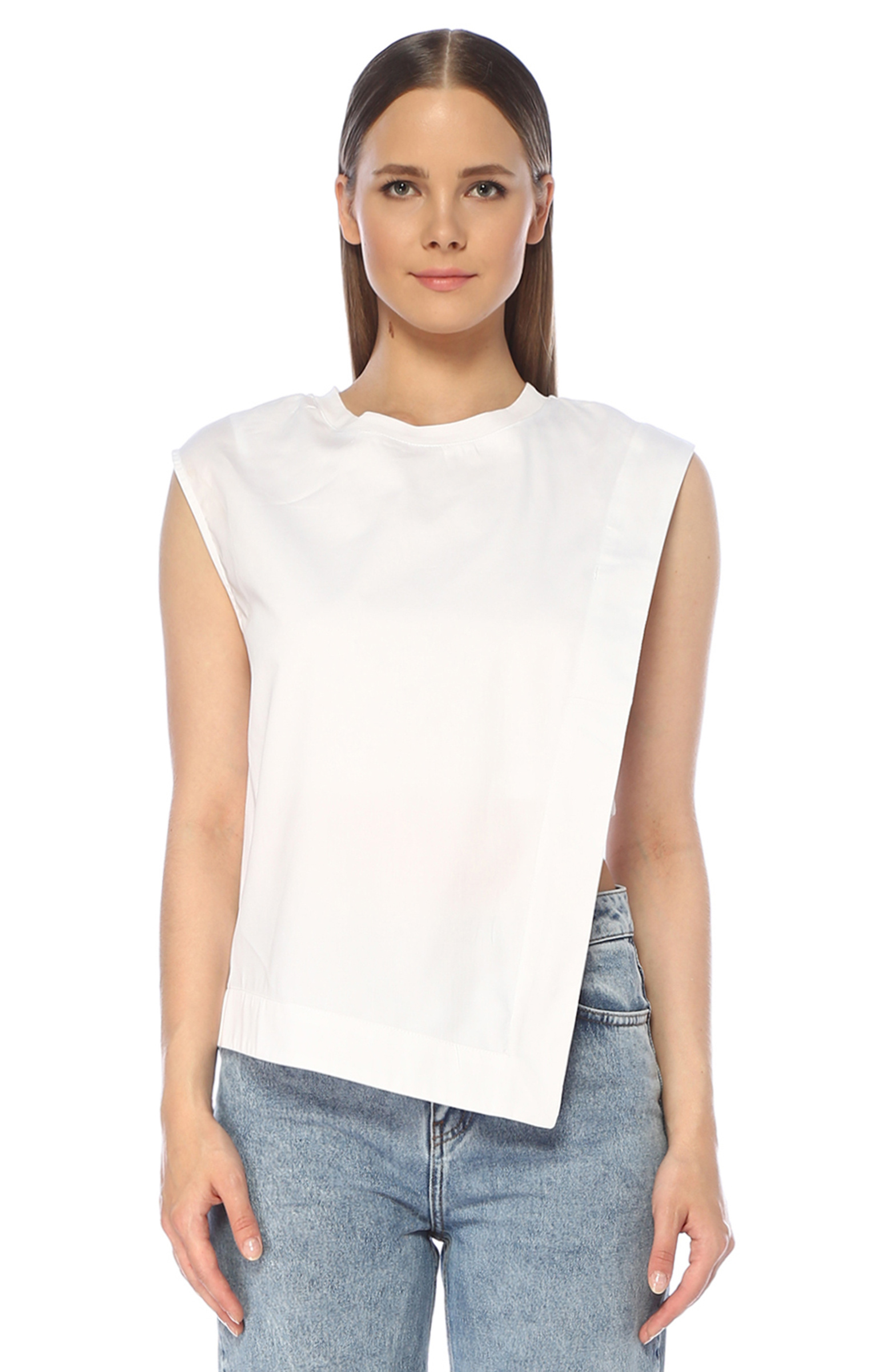 Beyaz Asimetrik Kat Detaylı T-shirt Beyaz Asimetrik Kat Detaylı T-shirt