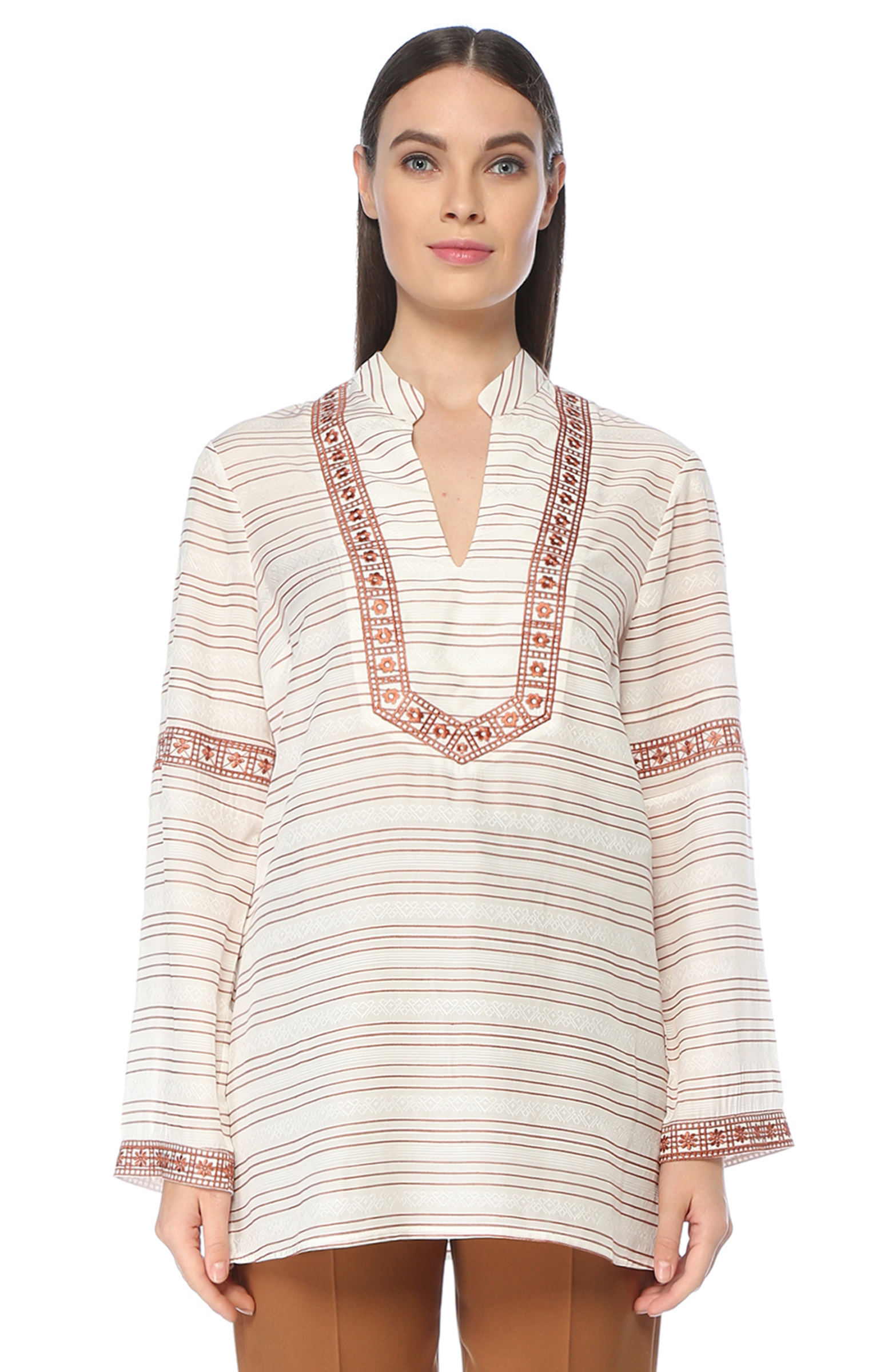 Ekru V Yaka Çizgili Çiçek Nakışlı Bluz Ekru V Yaka Çizgili Çiçek Nakışlı Bluz