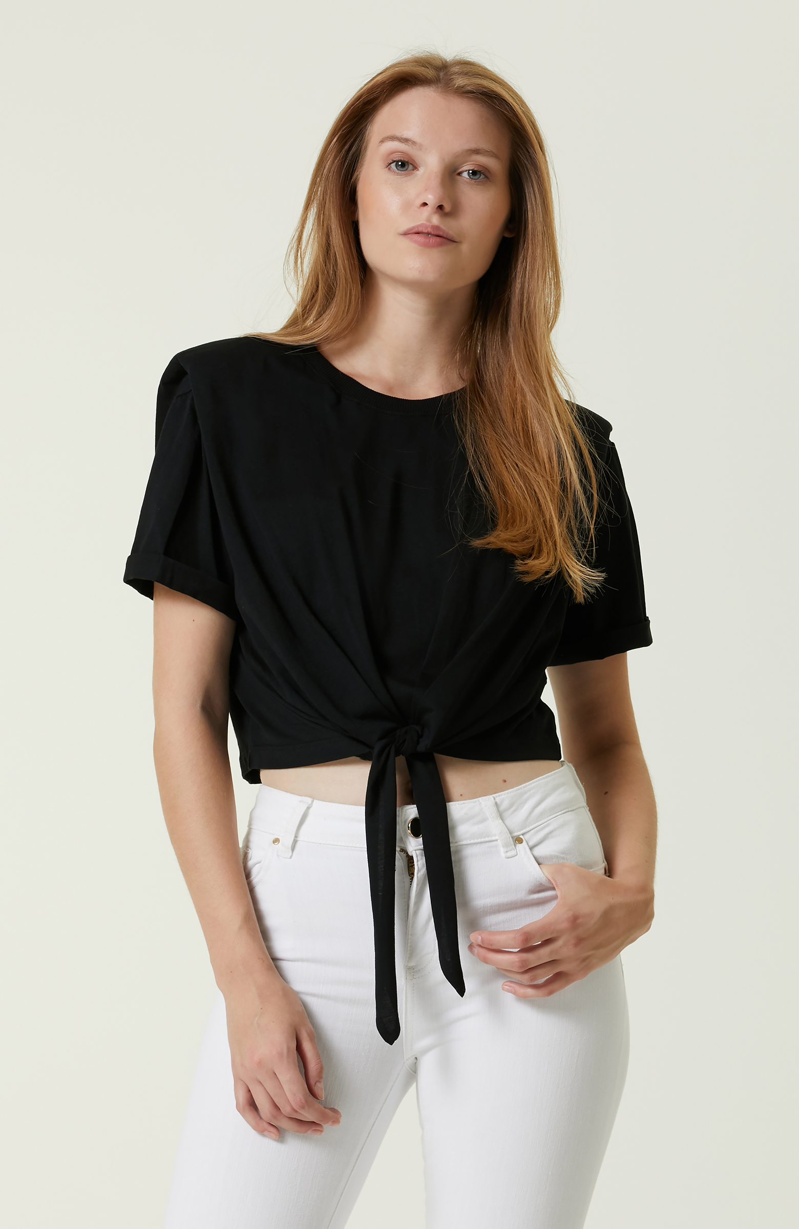 Siyah Beli Bağcıklı T-shirt