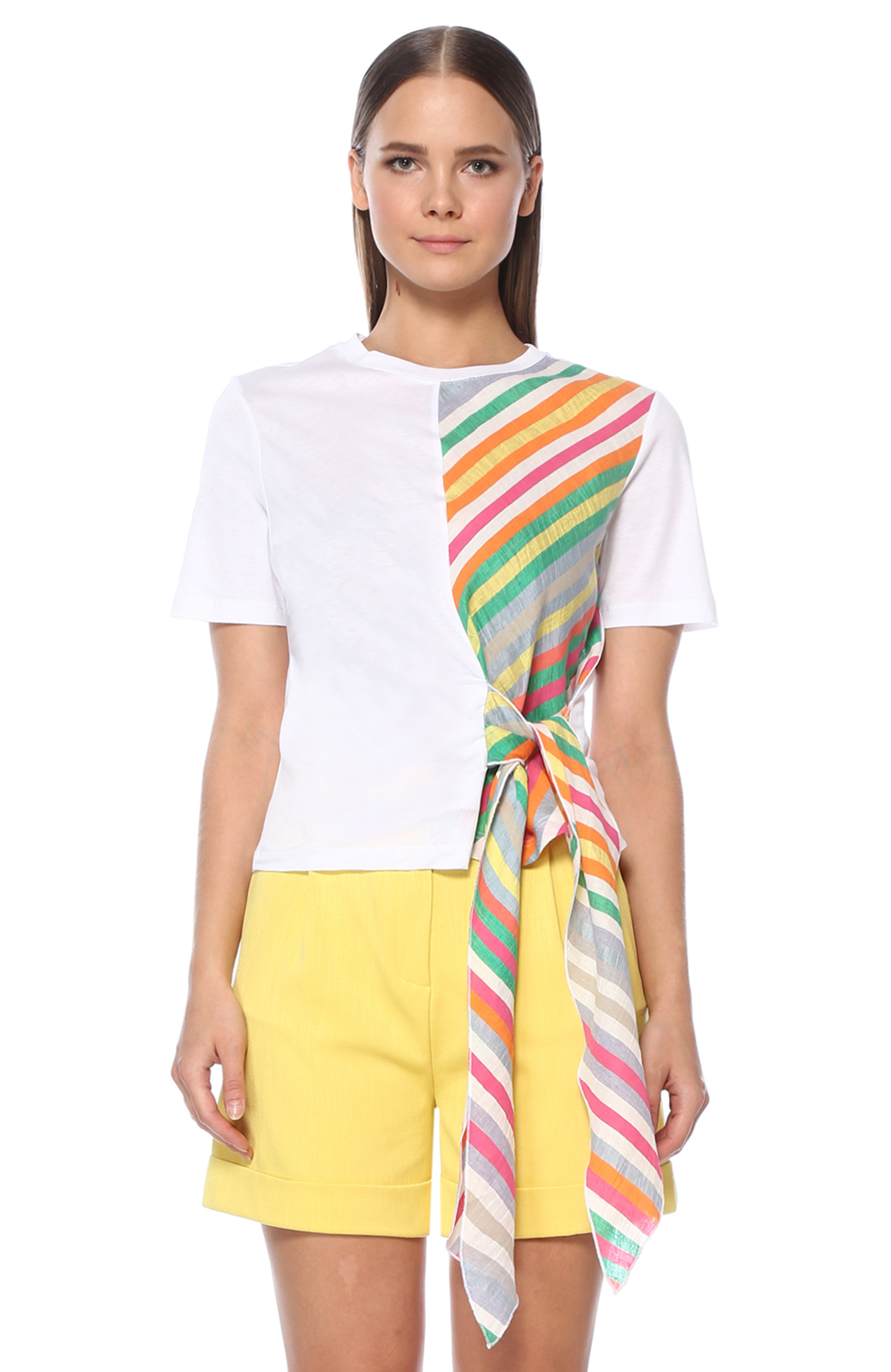 Beyaz Bisiklet Yaka Çizgili Basic T-Shirt Beyaz Bisiklet Yaka Çizgili Basic T-Shirt