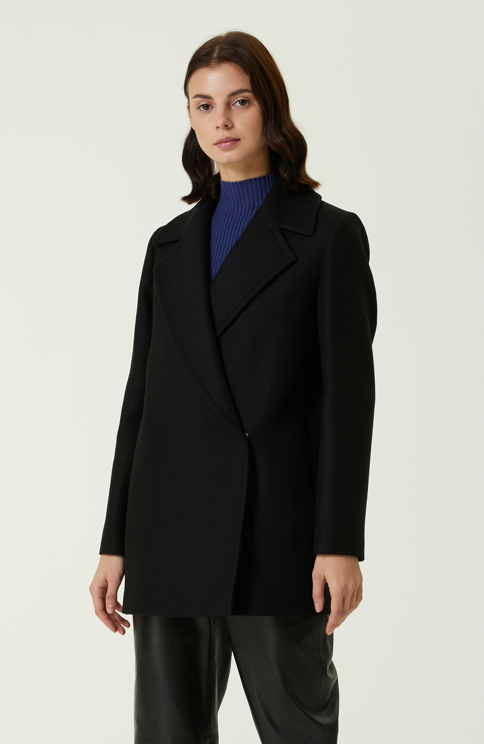 Regular Fit Siyah Yün Kaban