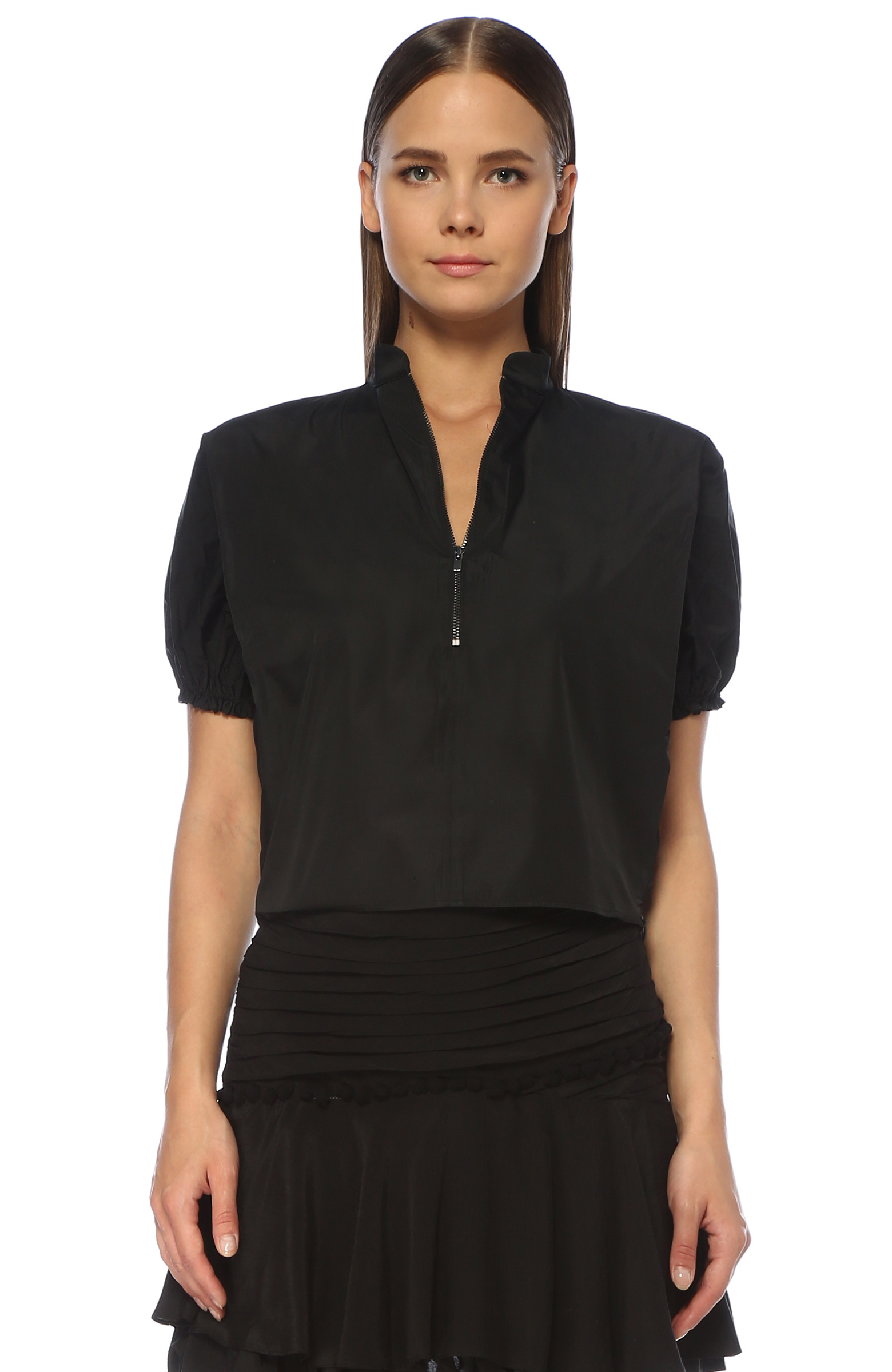 Siyah Dik Yakalı Gömlek