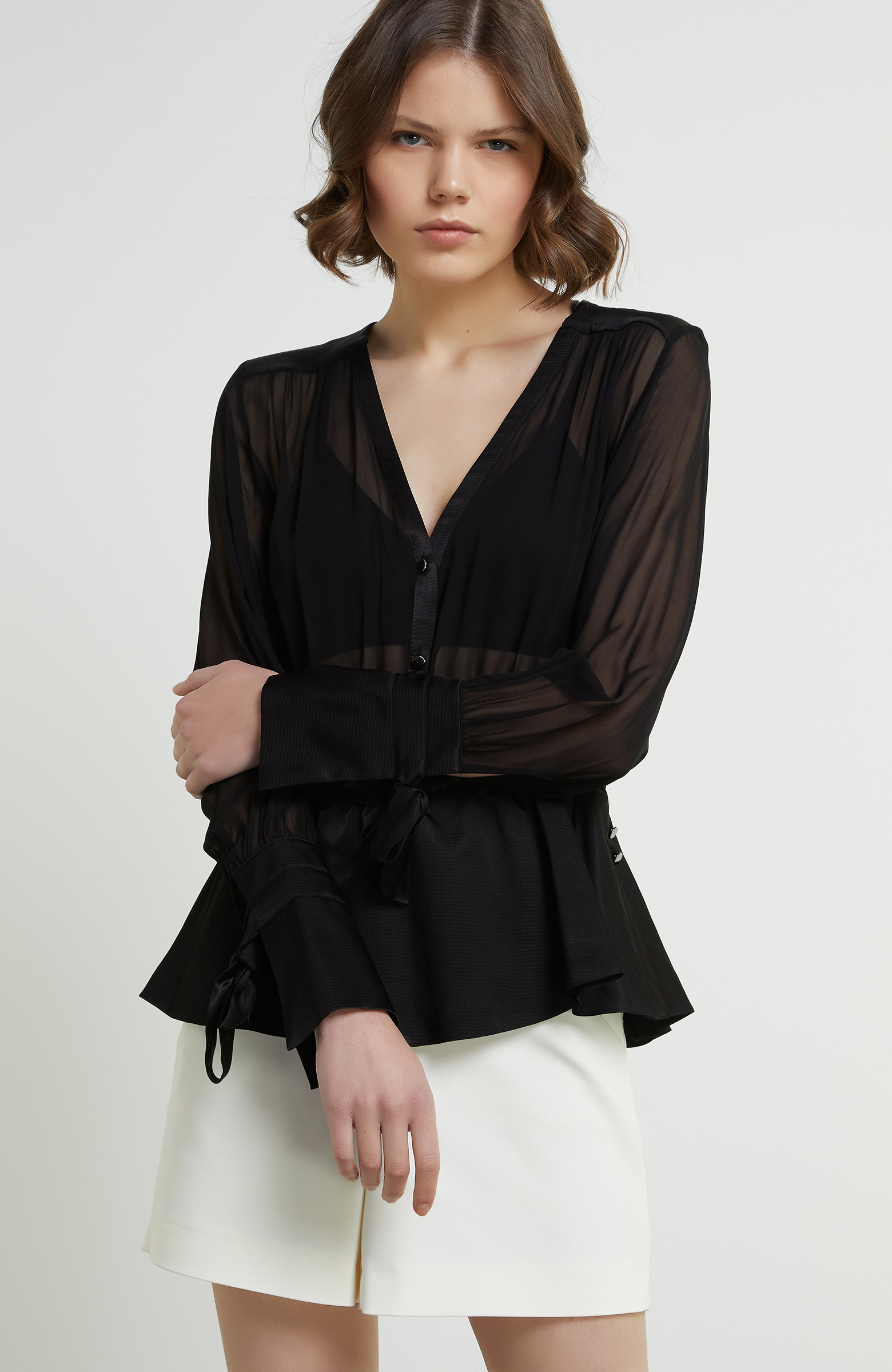 Regular Fit Siyah V Yaka Gömlek