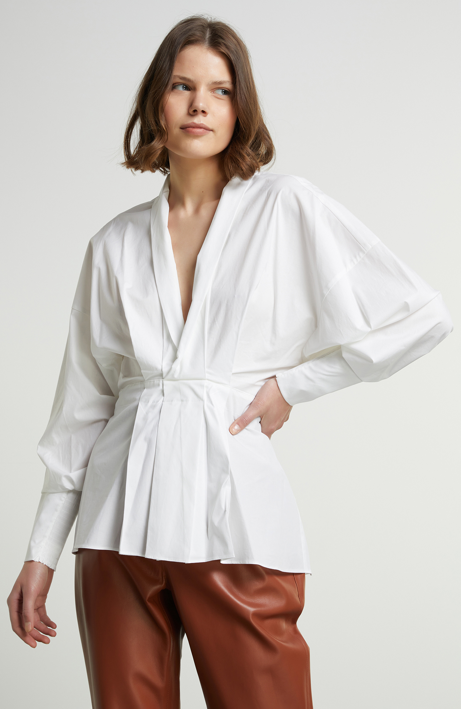 Regular Fit Beyaz Drape Detaylı Gömlek Regular Fit Beyaz Drape Detaylı Gömlek