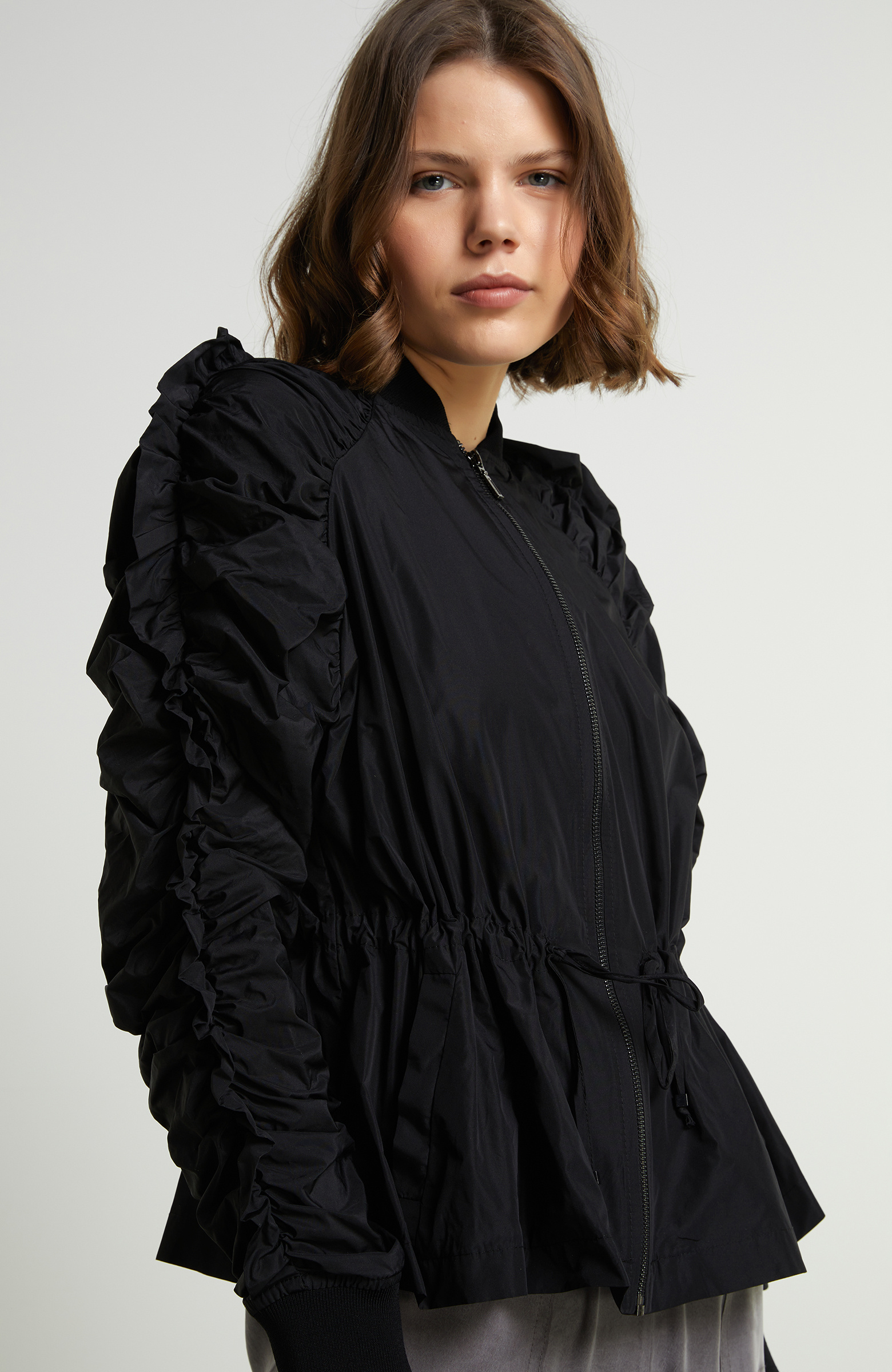 Regular Fit Siyah Büzgü Detaylı Mont Regular Fit Siyah Büzgü Detaylı Mont