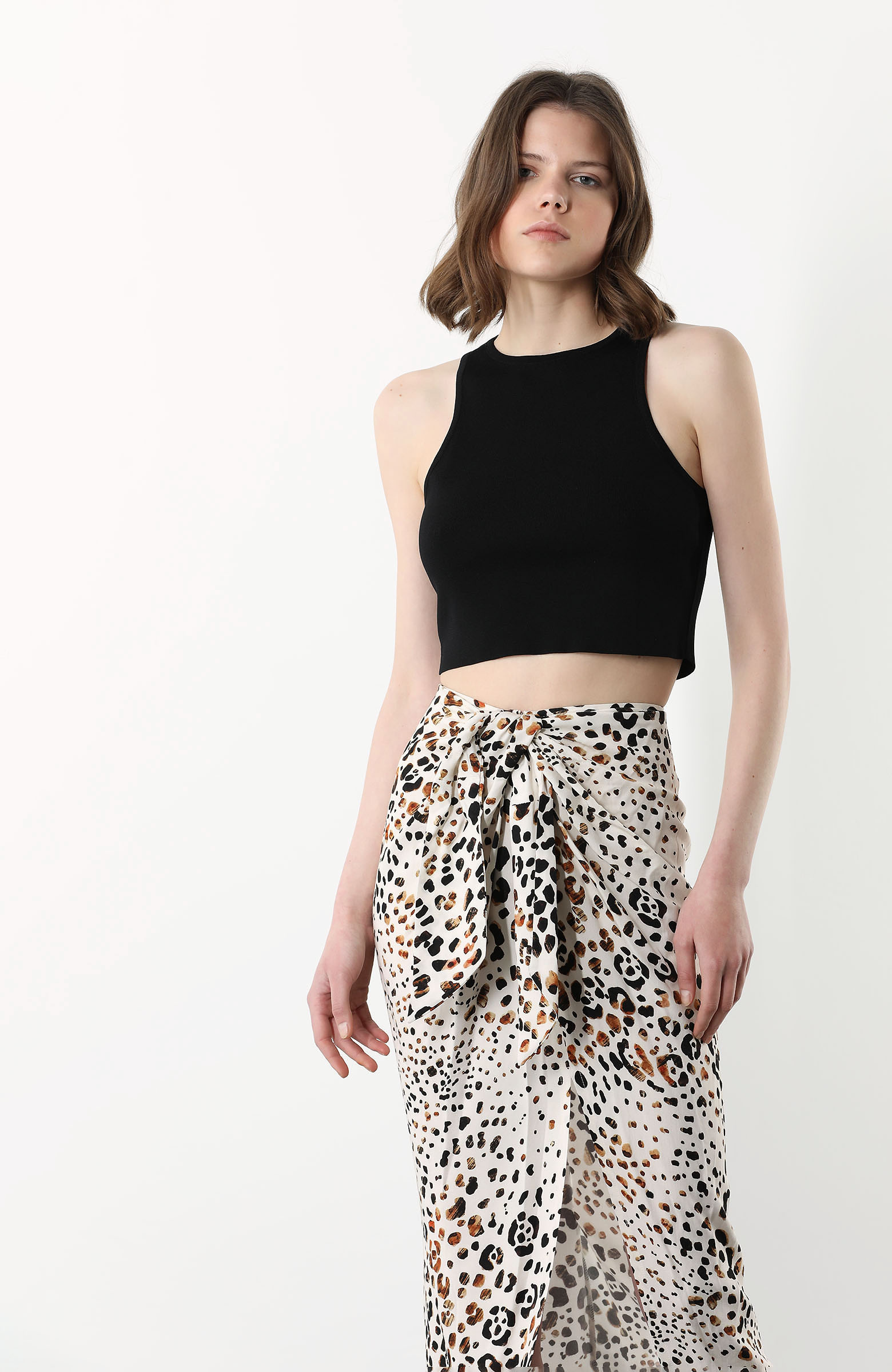 Slim Fit Siyah Crop Kazak