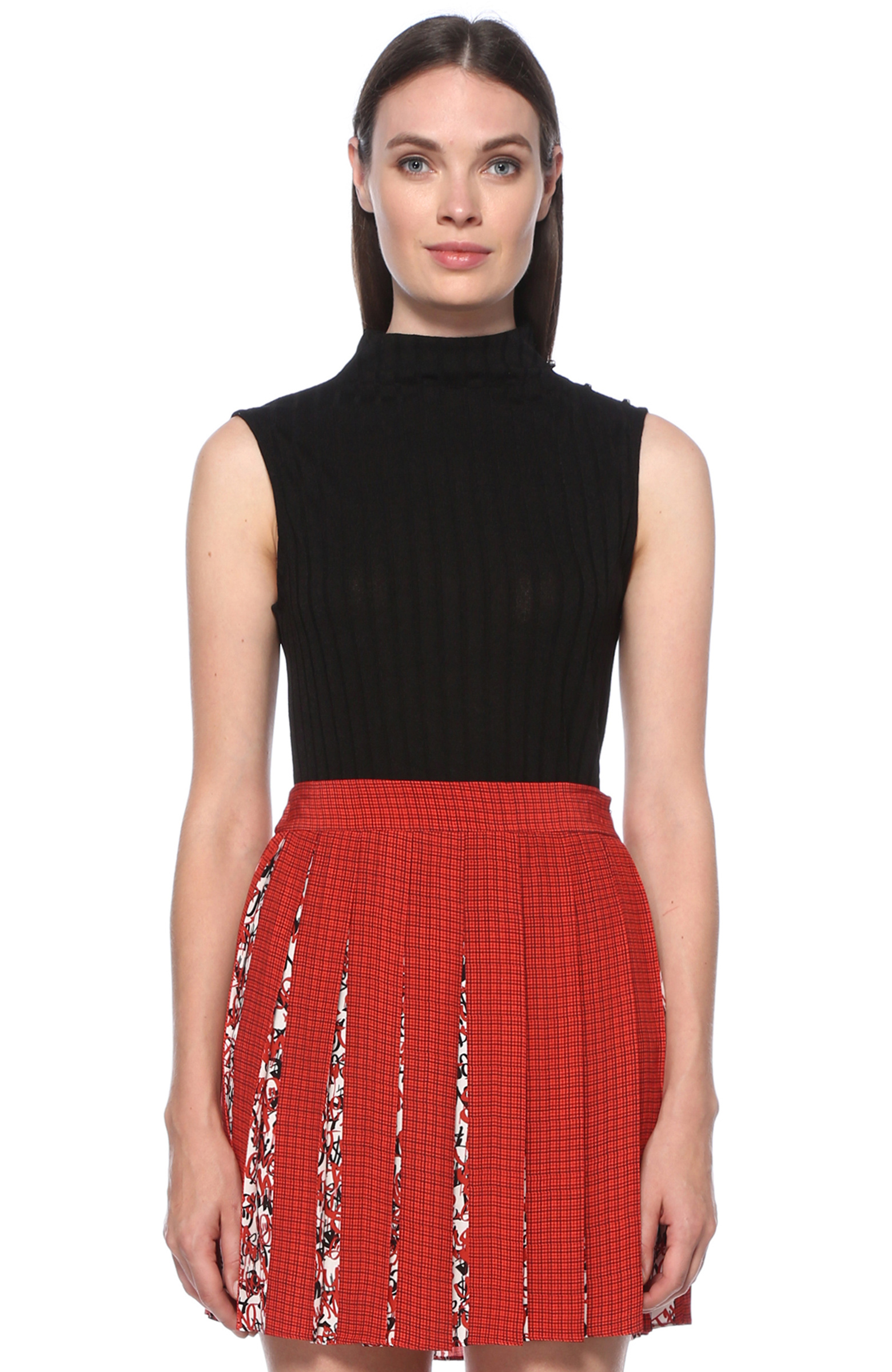 Dik Yaka Çizgi Dokulu T-shirt