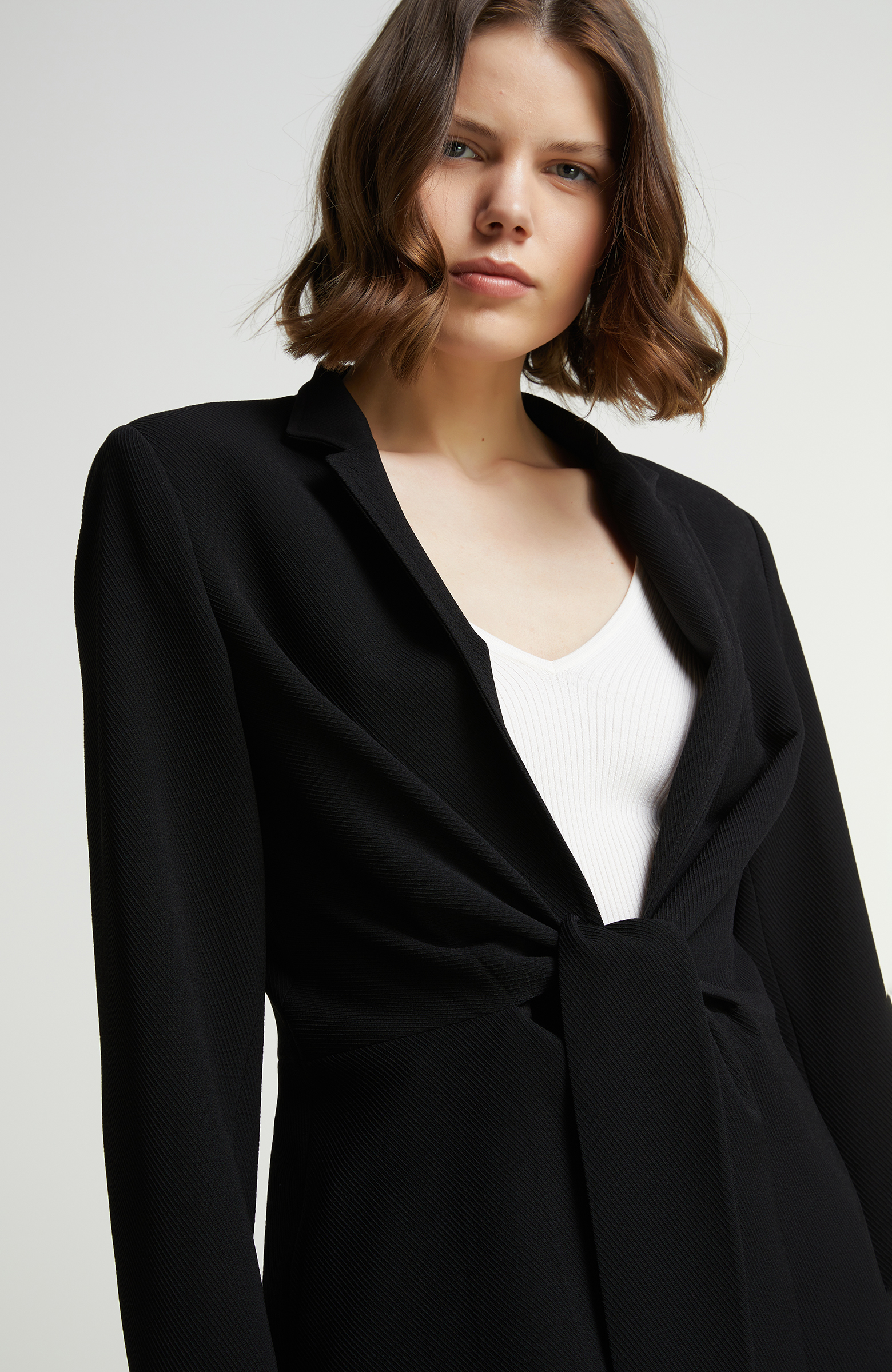 Siyah Beli Bağcıklı Ceket