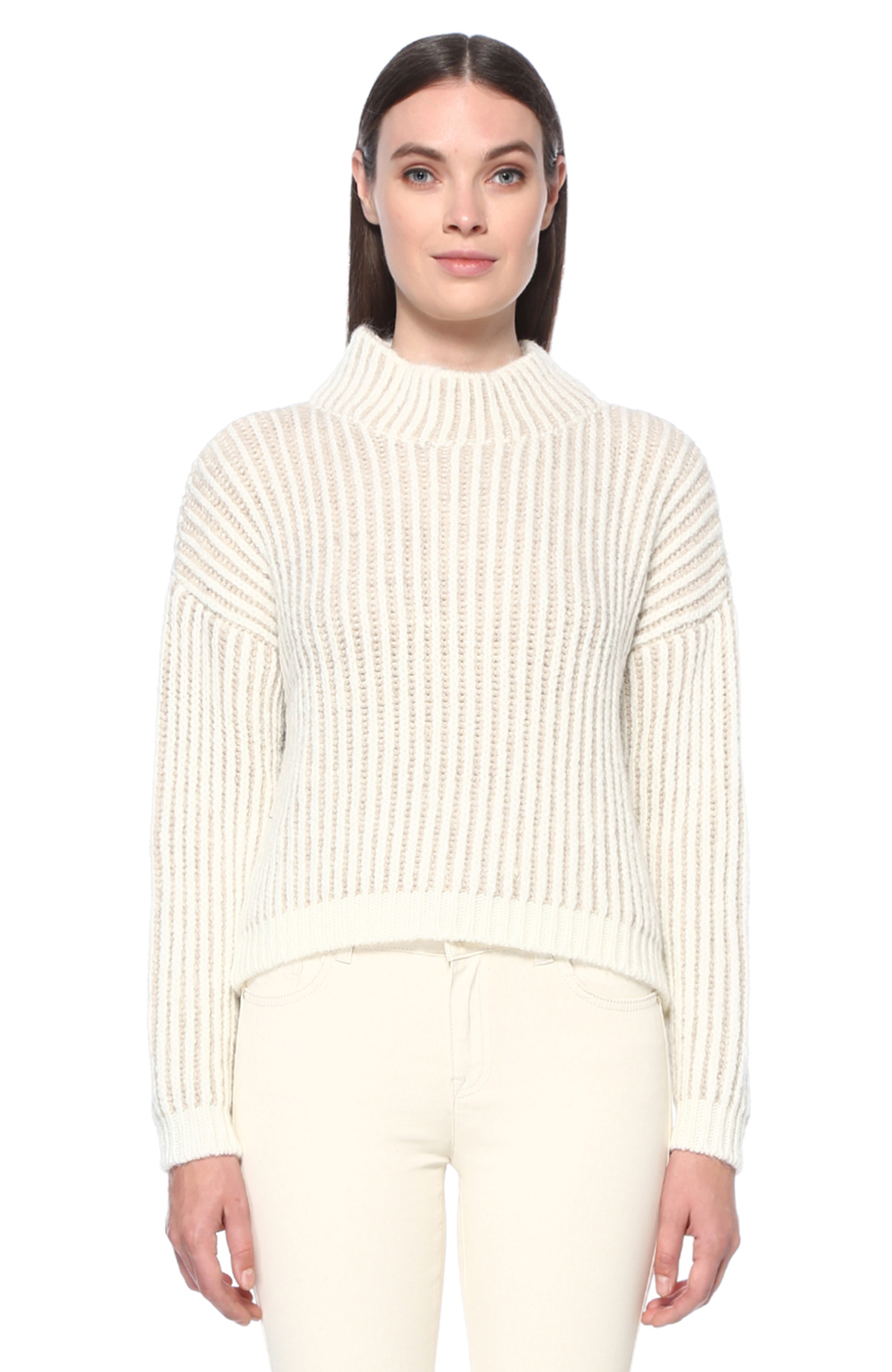 Slim Fit Krem Dik Yaka Çizgi Dokulu Kazak Slim Fit Krem Dik Yaka Çizgi Dokulu Kazak