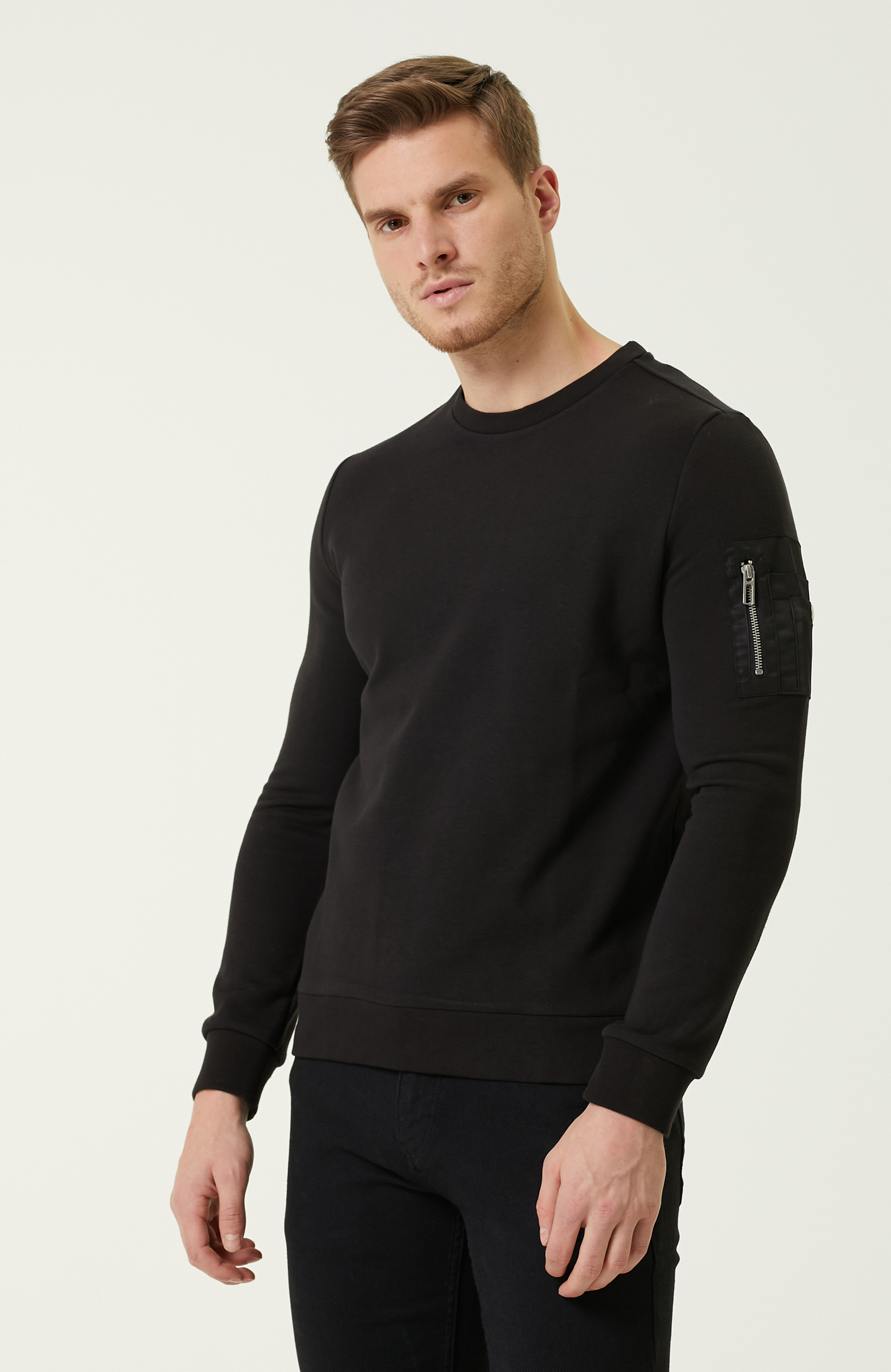 Siyah Bisiklet Yaka Cep Detaylı Gömlek