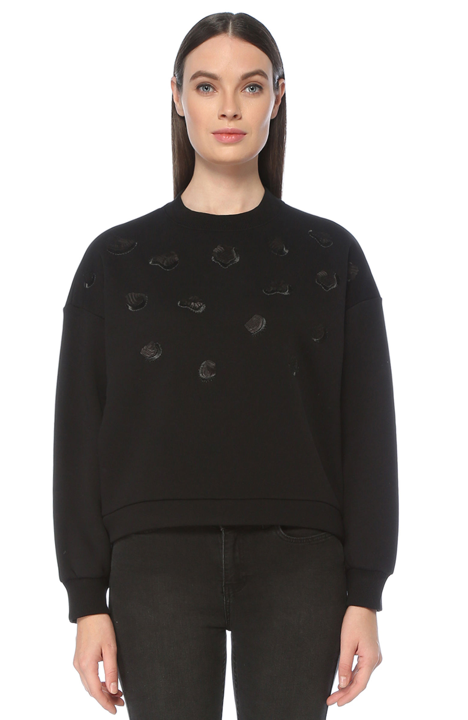 Siyah İşleme Detaylı Sweatshirt