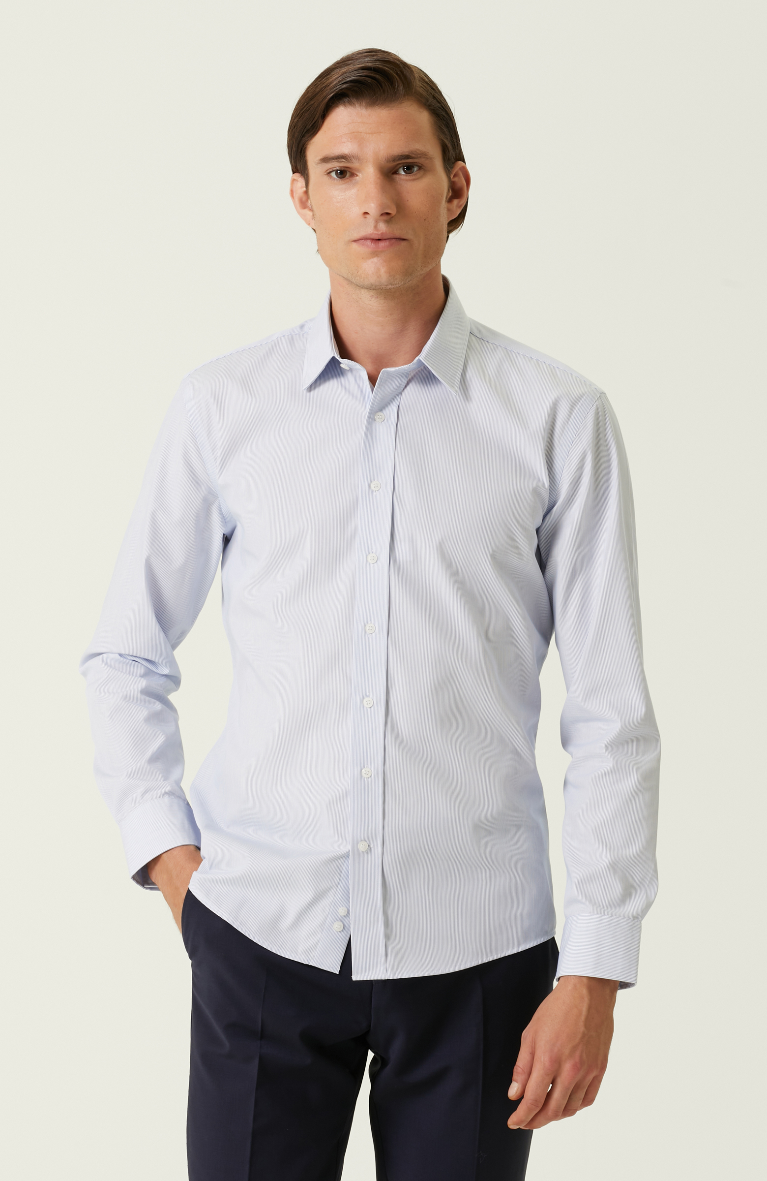 Slim Fit Beyaz Mavi Çizgili Gömlek Slim Fit Beyaz Mavi Çizgili Gömlek