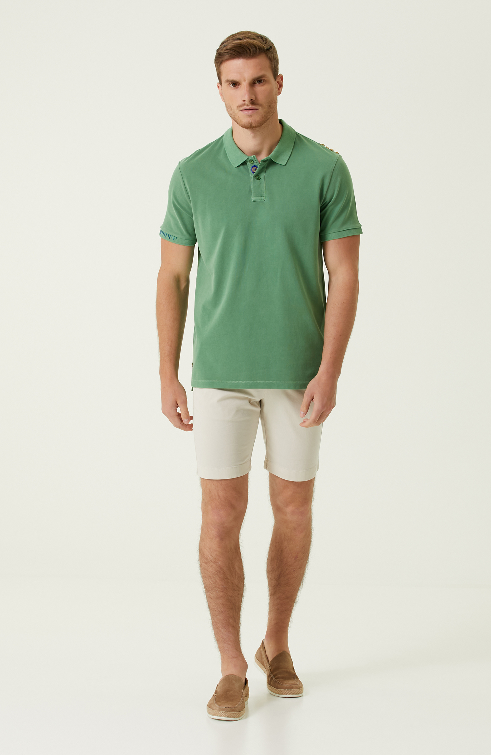 Gri Nakış Detaylı Şort