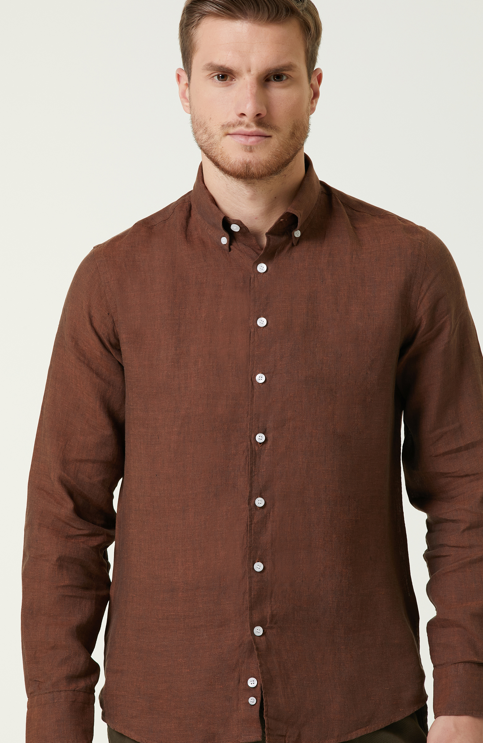 Slim Fit Kahverengi Düğmeli Yaka  Keten Gömlek Slim Fit Kahverengi Düğmeli Yaka  Keten Gömlek
