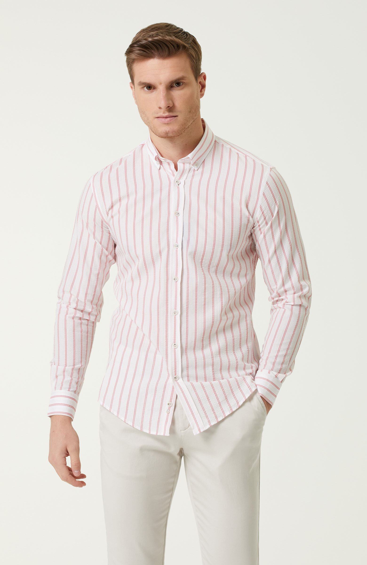 Slim Fit Beyaz Kırmızı Çizgi Desenli Gömlek Slim Fit Beyaz Kırmızı Çizgi Desenli Gömlek