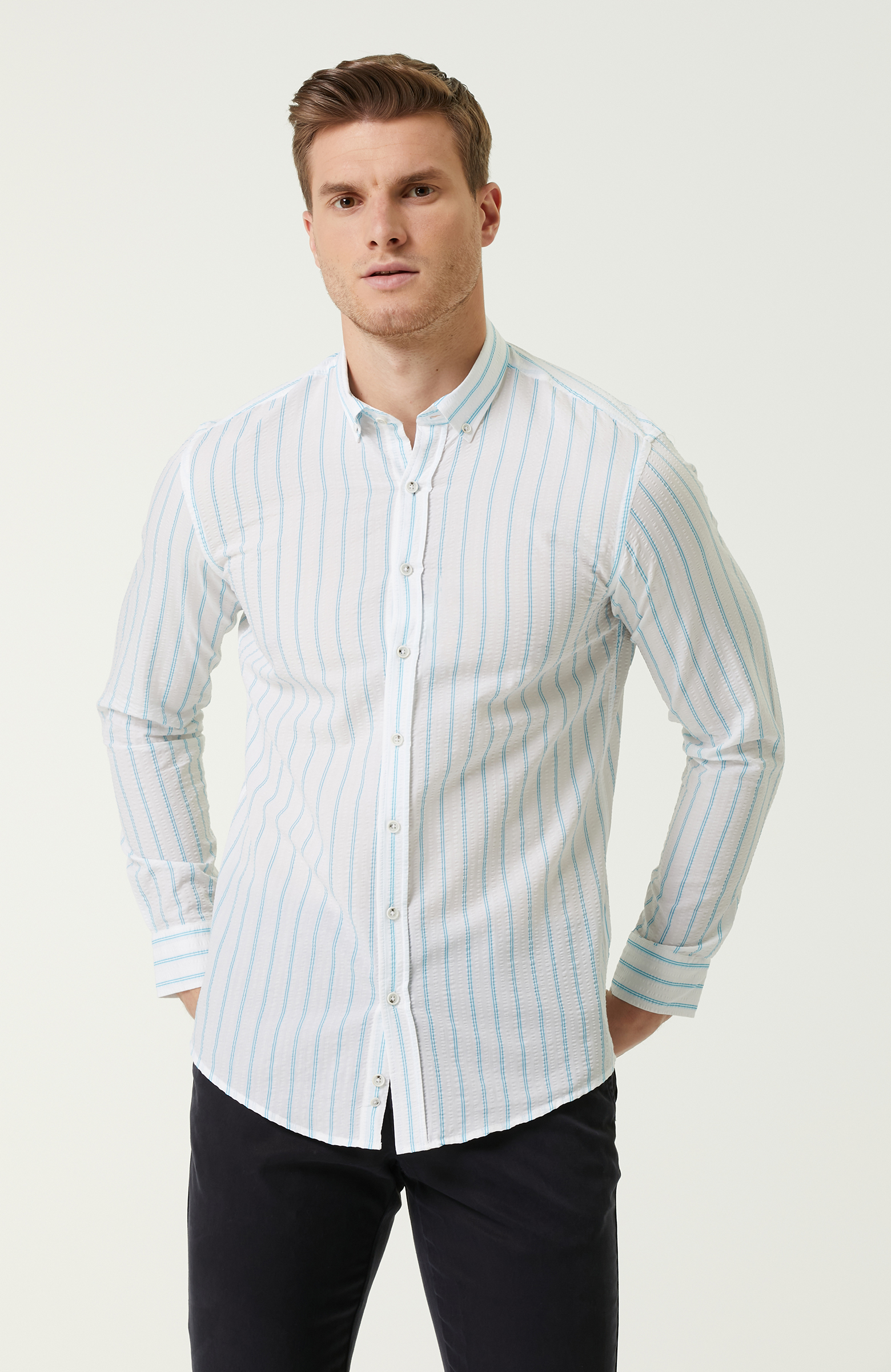 Slim Fit Beyaz Turkuaz Çizgi Desenli Gömlek Slim Fit Beyaz Turkuaz Çizgi Desenli Gömlek