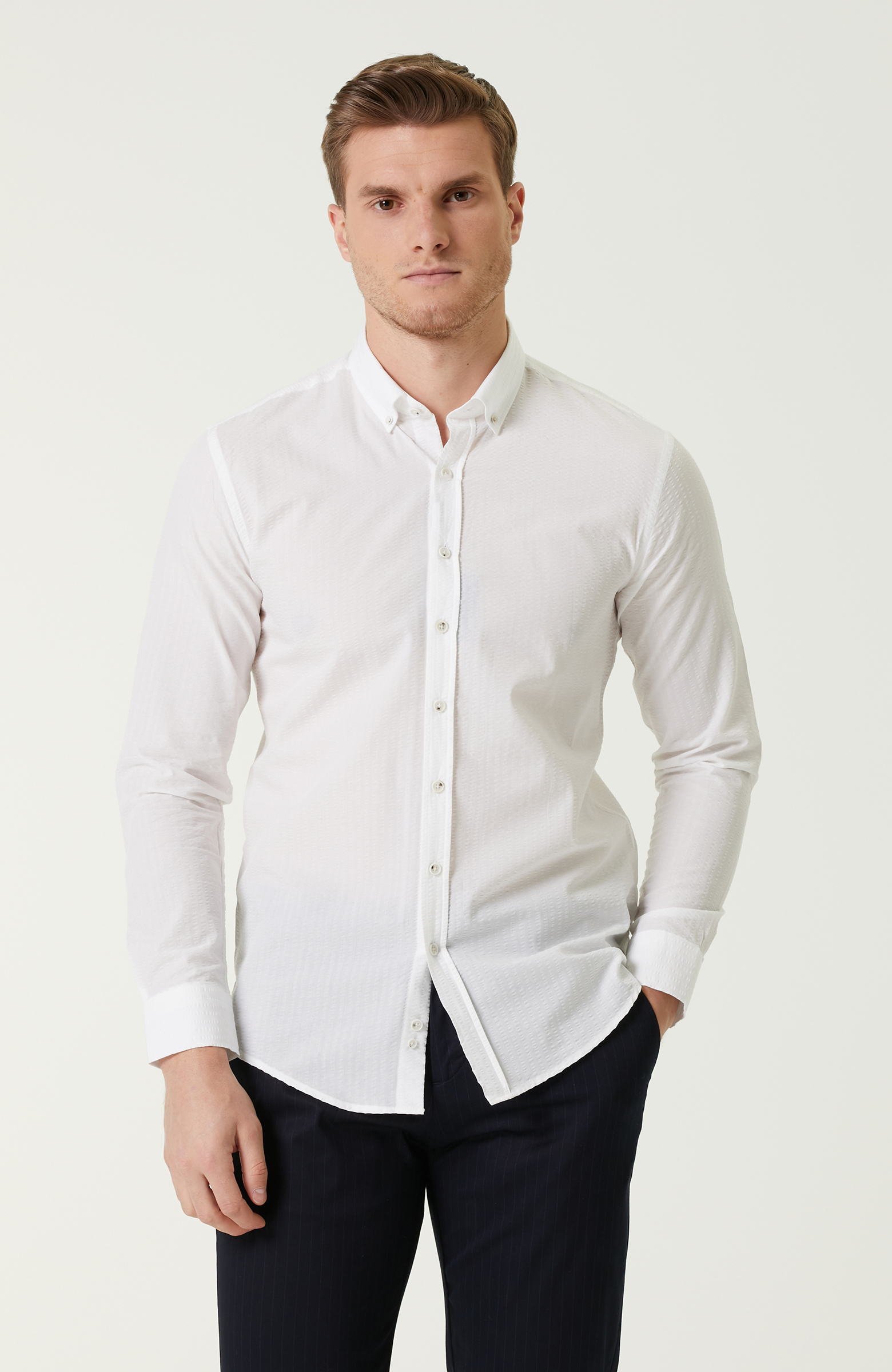 Slim Fit Beyaz Düğmeli Yaka Gömlek