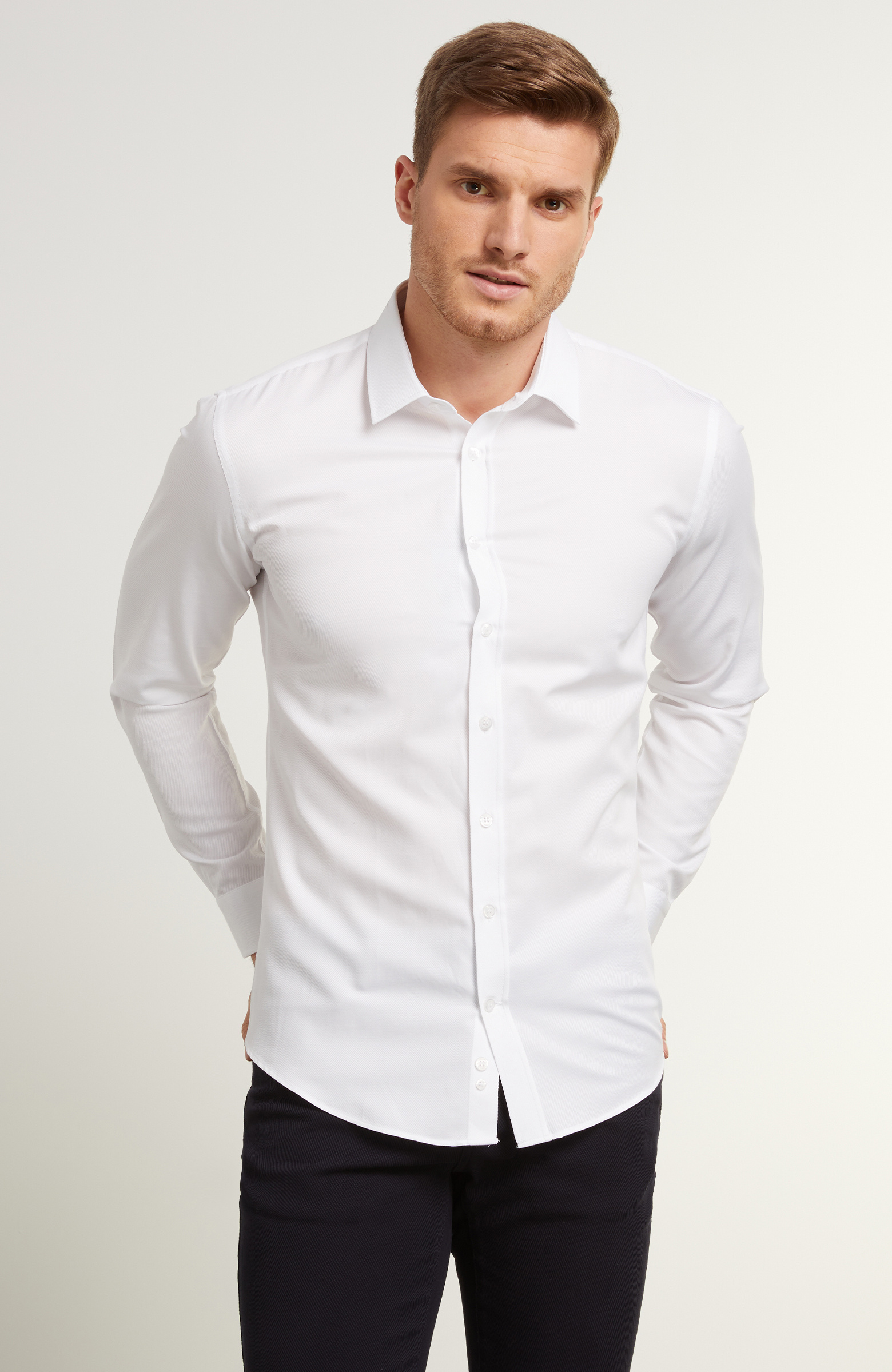 Slim Fit Beyaz Çizgi Dokulu Gömlek