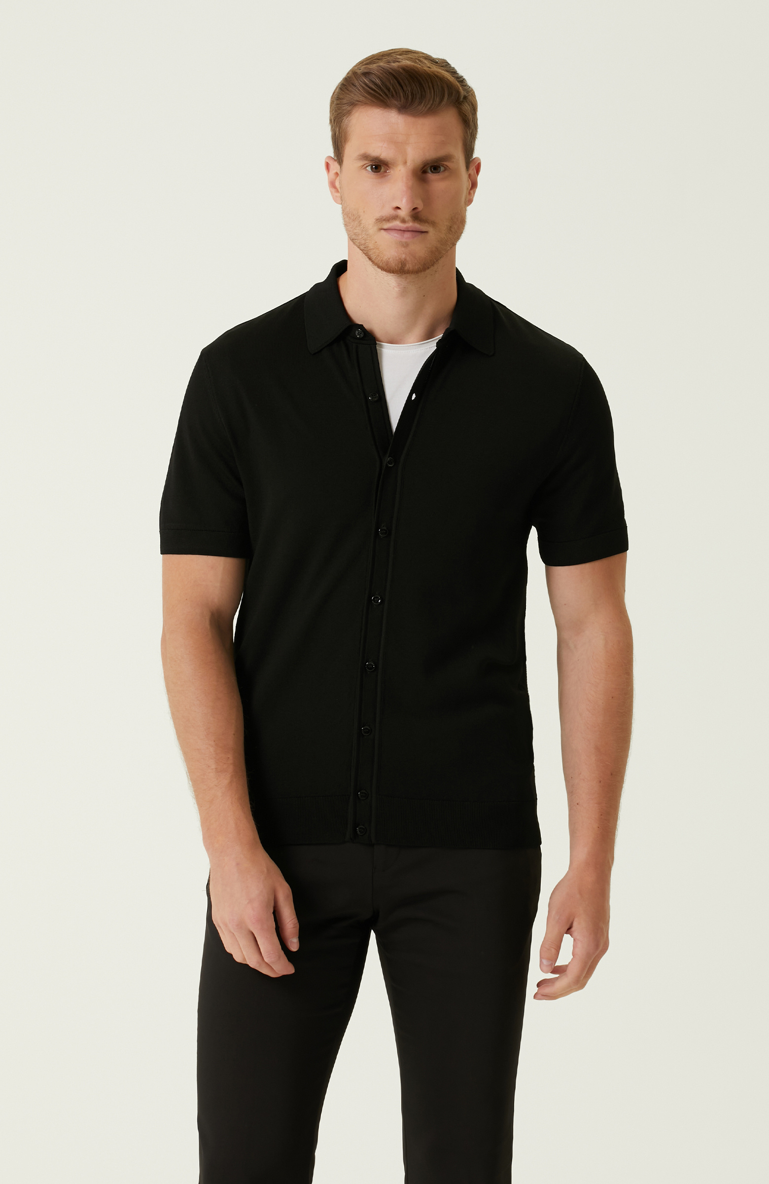 Siyah Polo Yaka Kısa Kol Hırka