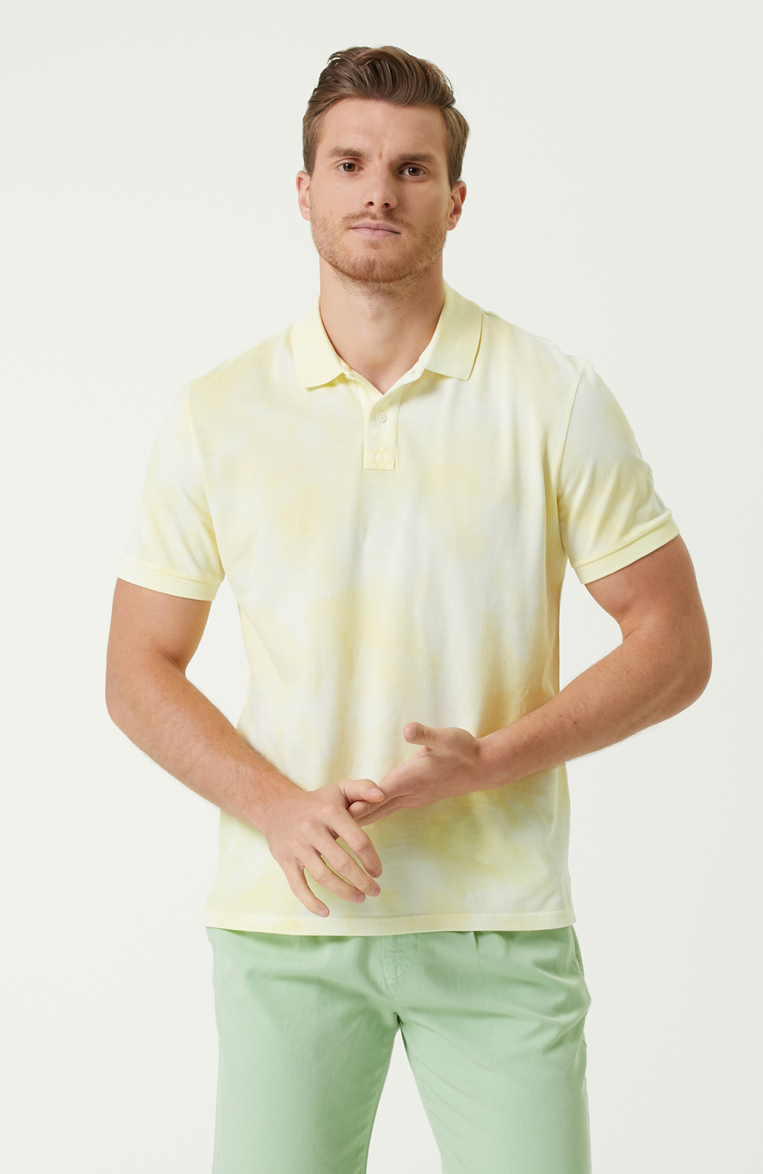 Comfort Fit Sarı Polo Yaka Batik Desenli T-shirt Comfort Fit Sarı Polo Yaka Batik Desenli T-shirt