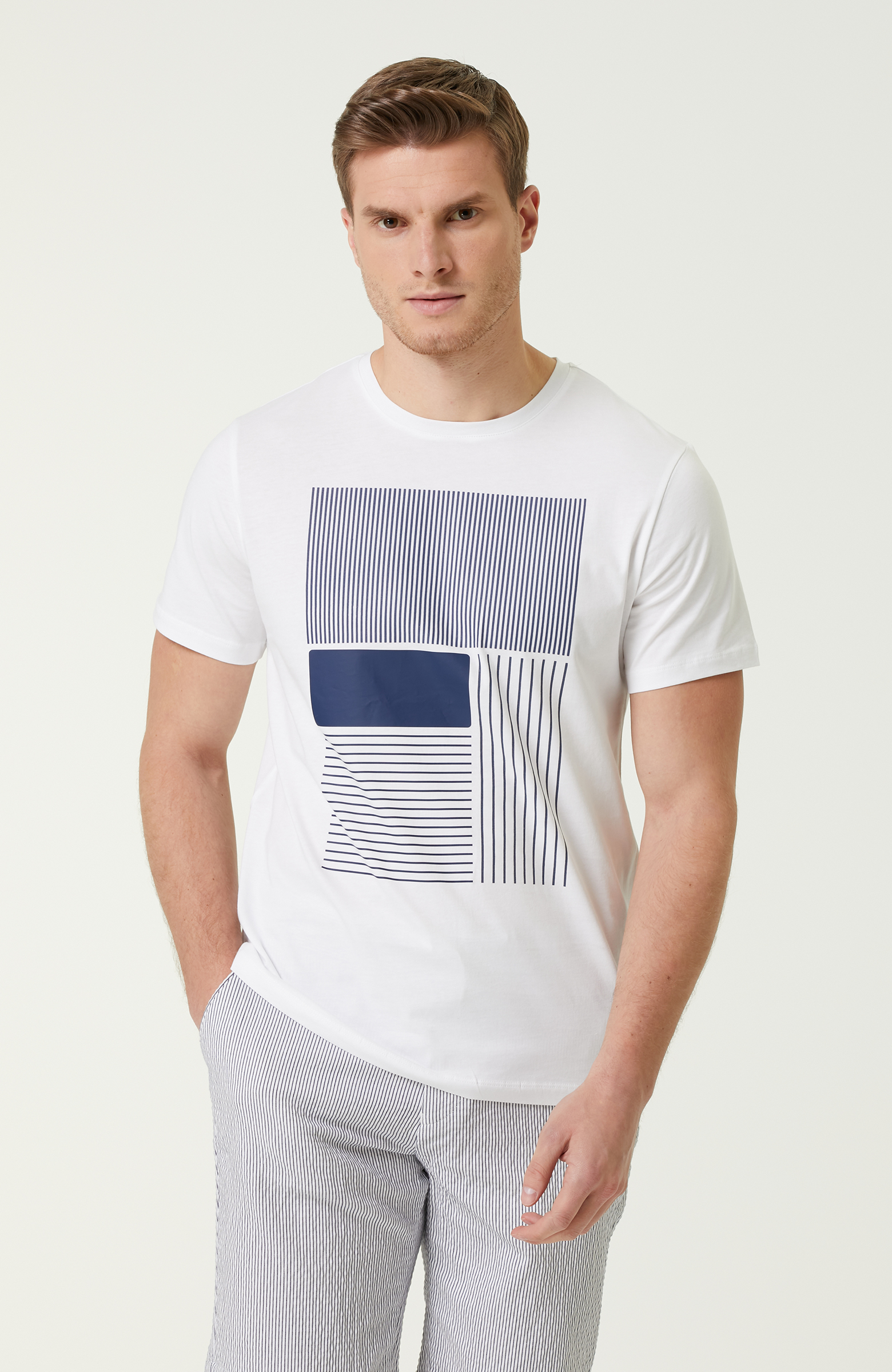 Slim Fit Beyaz Şerit Baskılı T-shirt Slim Fit Beyaz Şerit Baskılı T-shirt