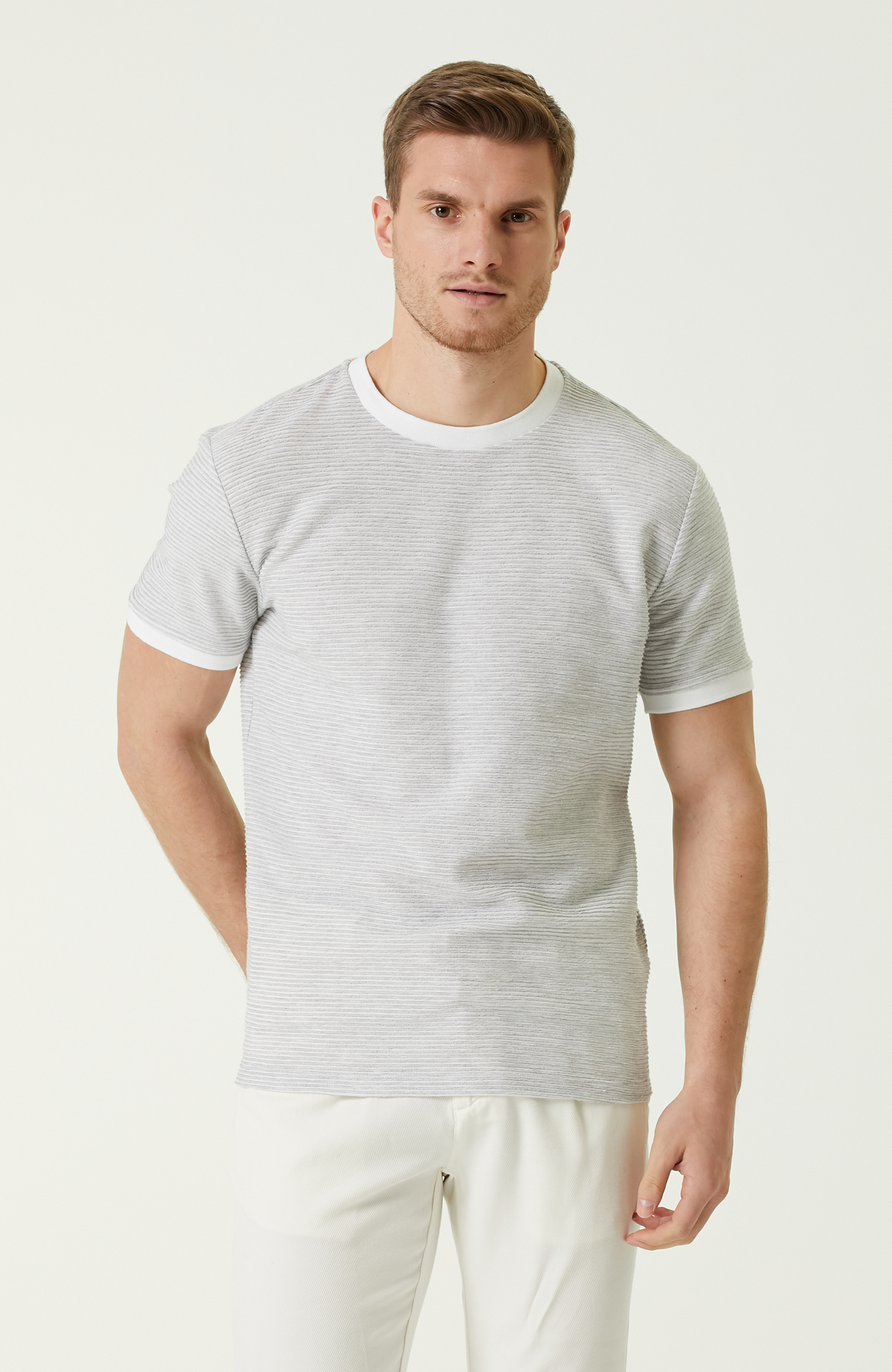 Slim Fit Gri Beyaz Çizgi Dokulu T-shirt