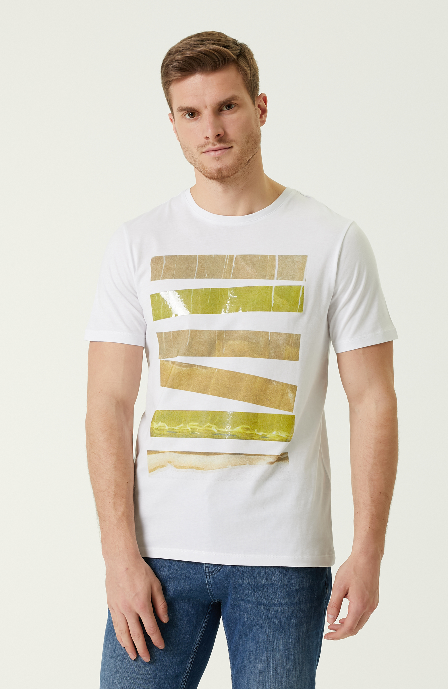 Slim Fit Beyaz Şerit Baskılı T-shirt Slim Fit Beyaz Şerit Baskılı T-shirt