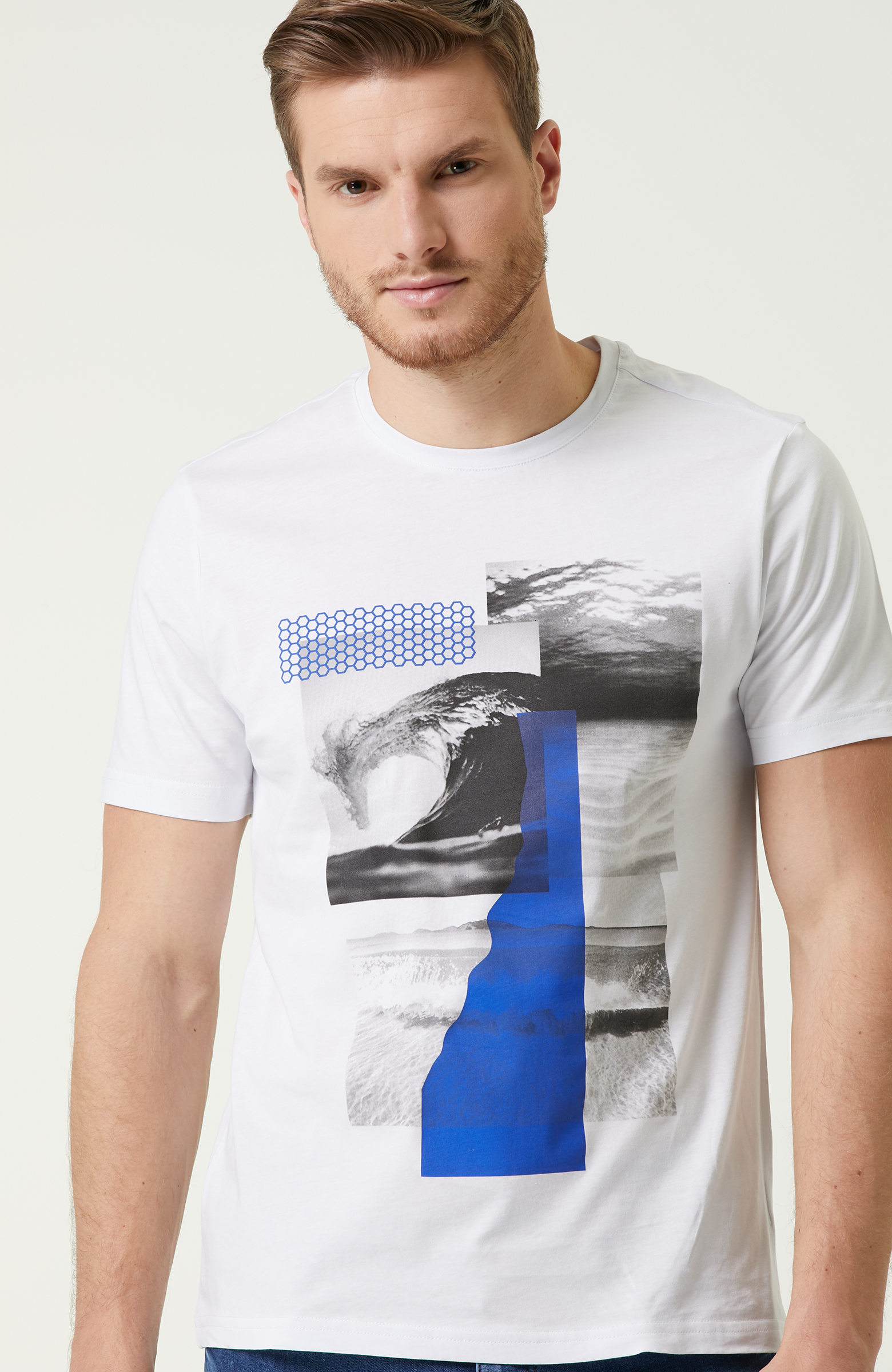 Slim Fit Beyaz Karışık Baskılı Basic T-shirt Slim Fit Beyaz Karışık Baskılı Basic T-shirt