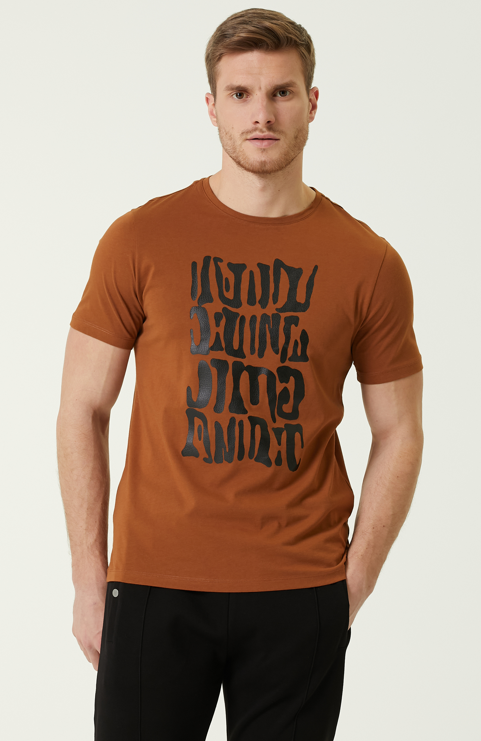 Slim Fit Kahverengi Slogan Baskılı T-shirt Slim Fit Kahverengi Slogan Baskılı T-shirt
