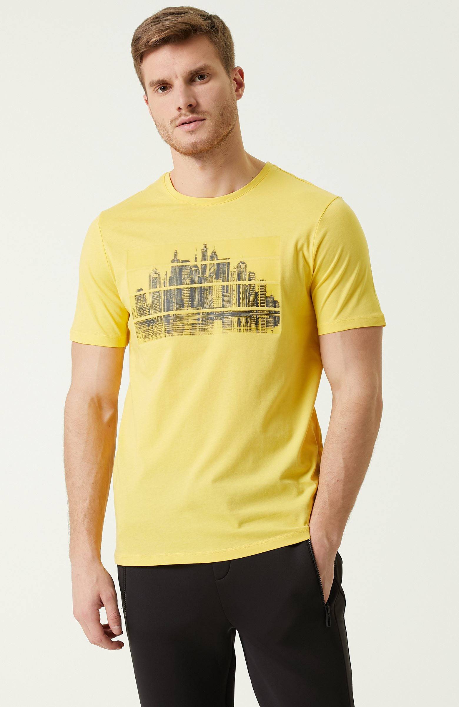 Slim Fit Sarı Şehir Baskılı T-shirt