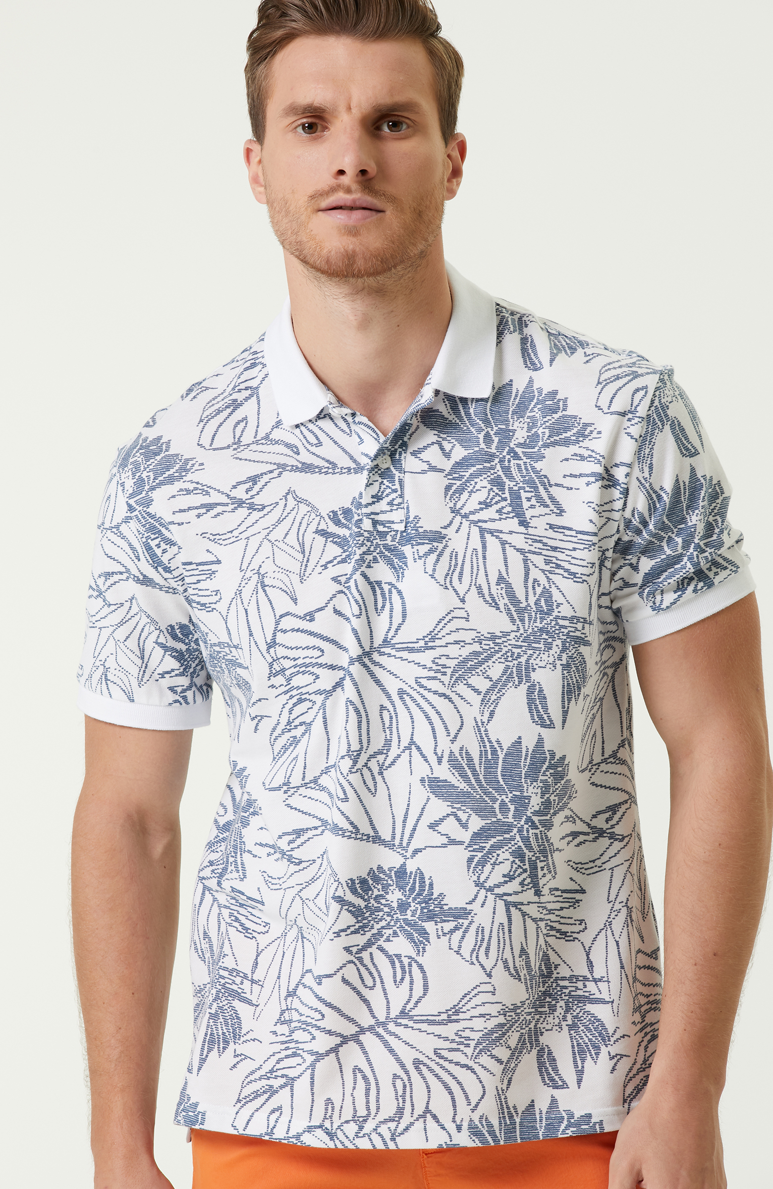 Slim Fit Beyaz Mavi Polo Yaka Çiçekli T-shirt Slim Fit Beyaz Mavi Polo Yaka Çiçekli T-shirt