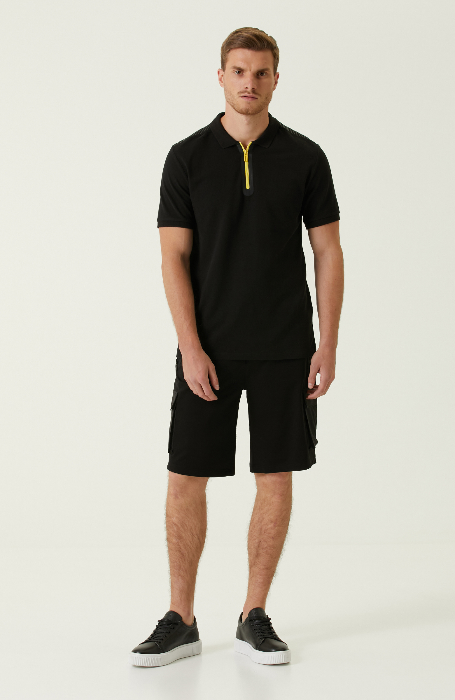 Comfort Fit Siyah Cep Detaylı Şort