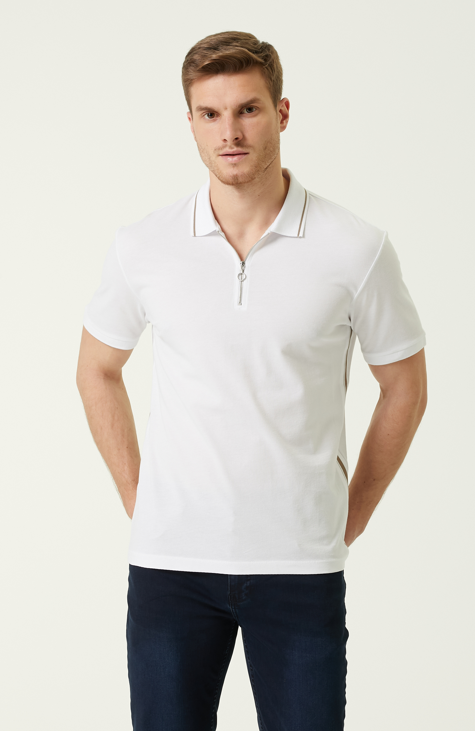 Slim Fit Beyaz Polo Yaka Şeritli T-shirt Slim Fit Beyaz Polo Yaka Şeritli T-shirt